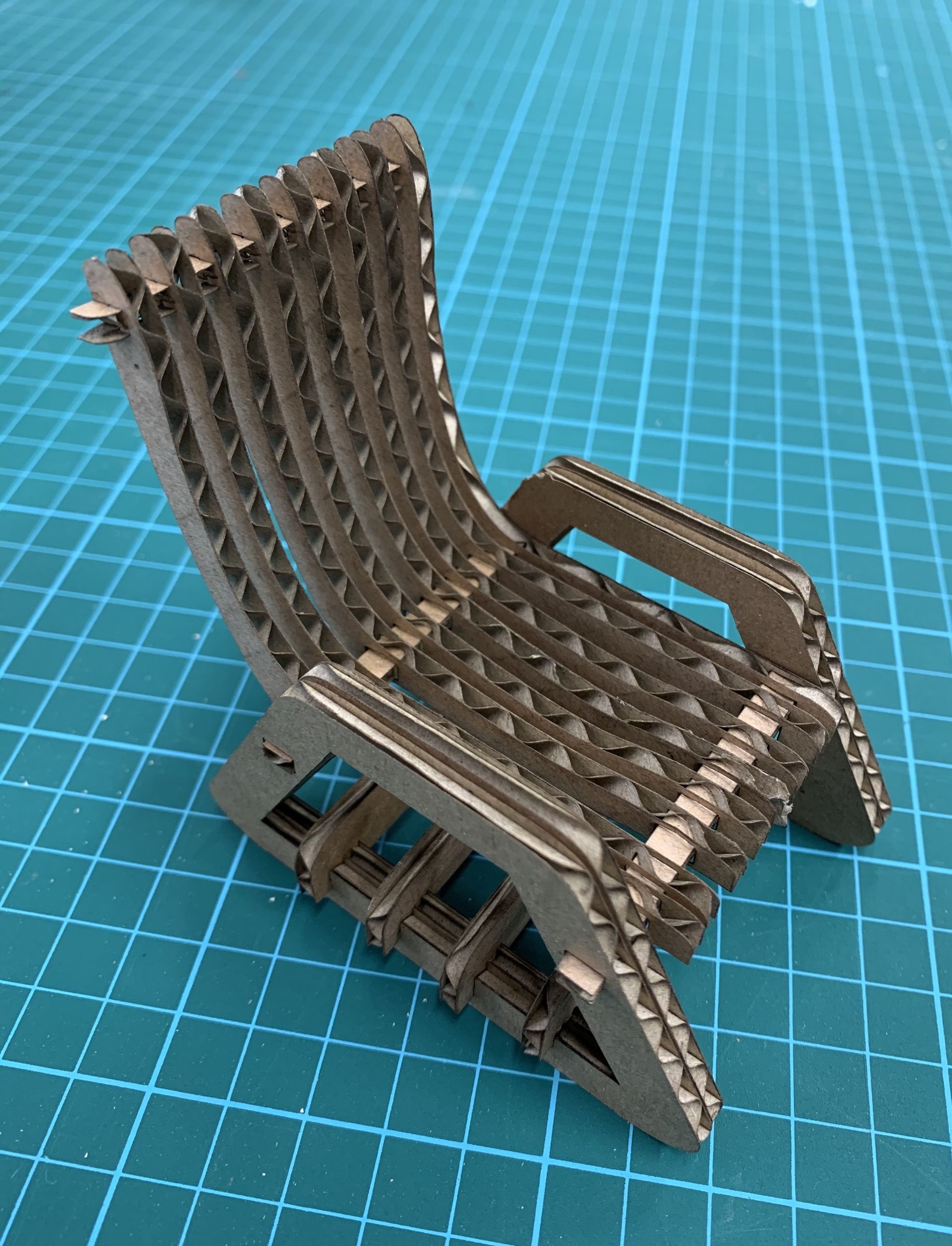 Mini-Cardboard Chair : 4 Steps (with Pictures) - Instructables