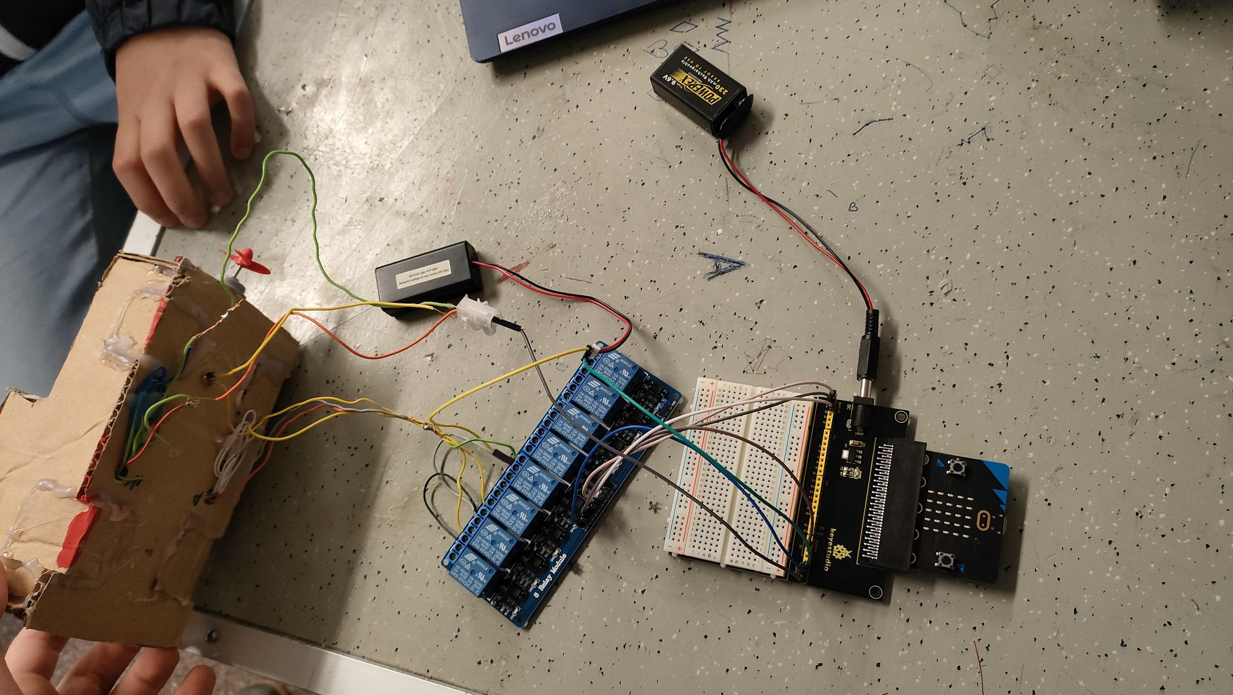 Maqueta Lancha Con Automatismos Hecho Por Robert,Adam Y Unai : 6 Steps - Instructables