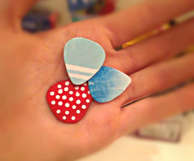 Cheap DIY Guitar Picks : 4 Steps (with Pictures) - Instructables