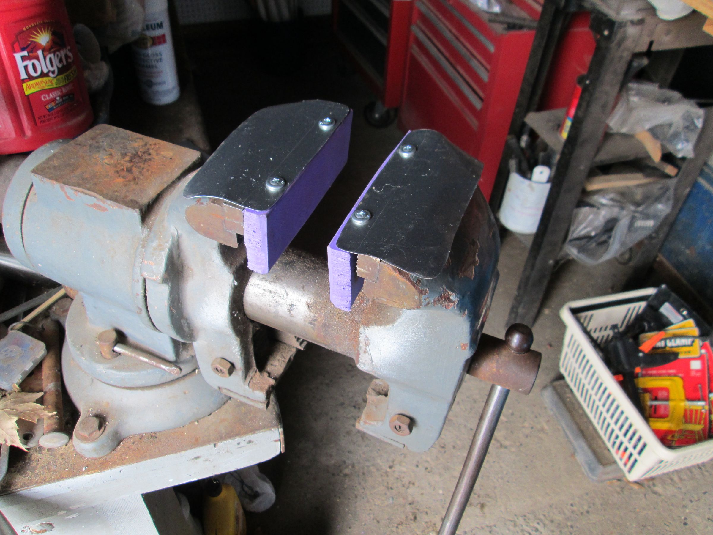 Magnetic Rubber Jaws for a Vise : 8 Steps (with Pictures) - Instructables