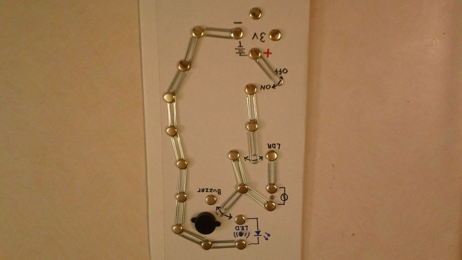 Build a Simple Circuit From a Pizza Box (No Soldering) : 8 Steps (with ...