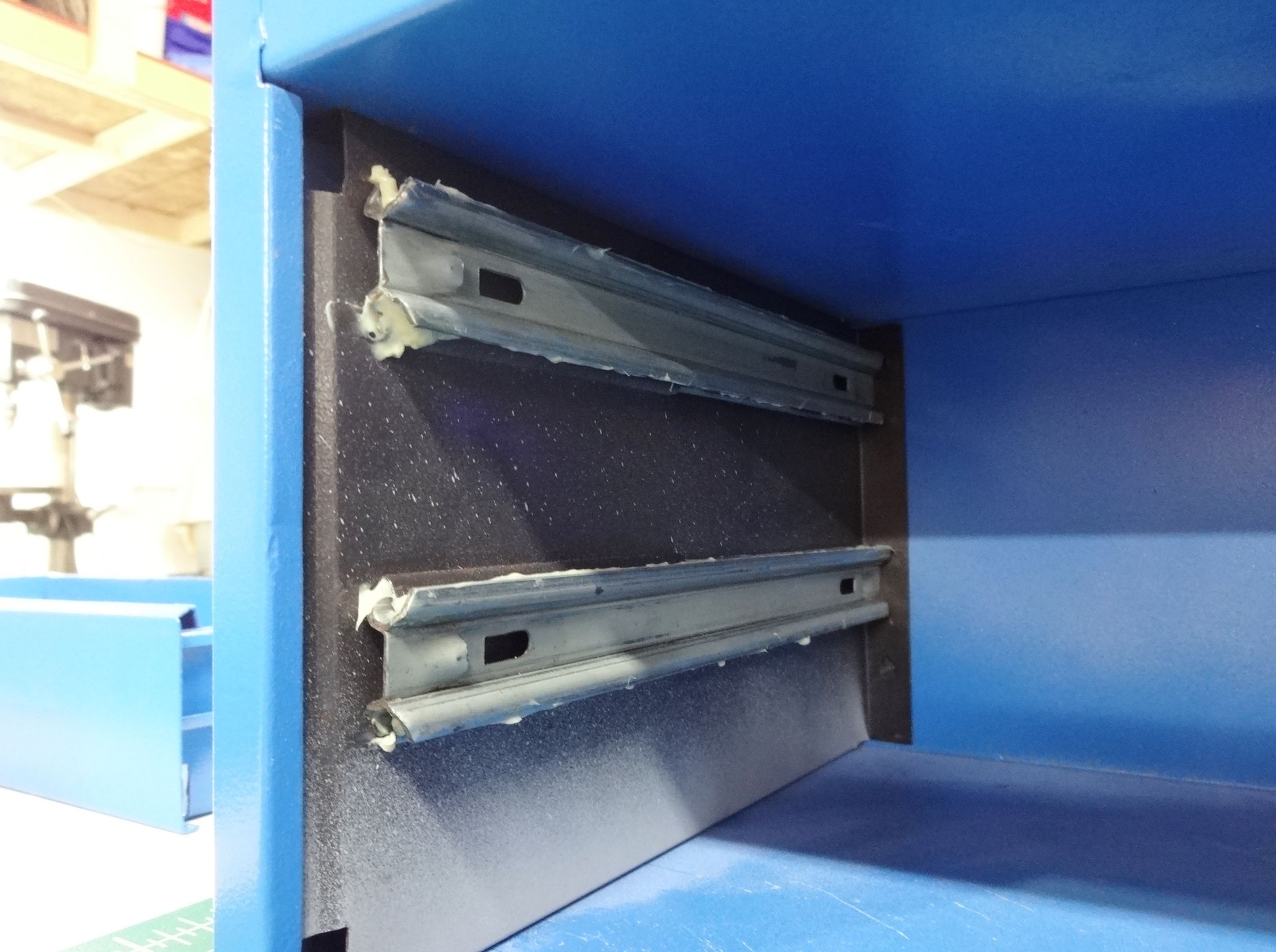 Restore a Rusty Toolbox : 14 Steps (with Pictures) - Instructables