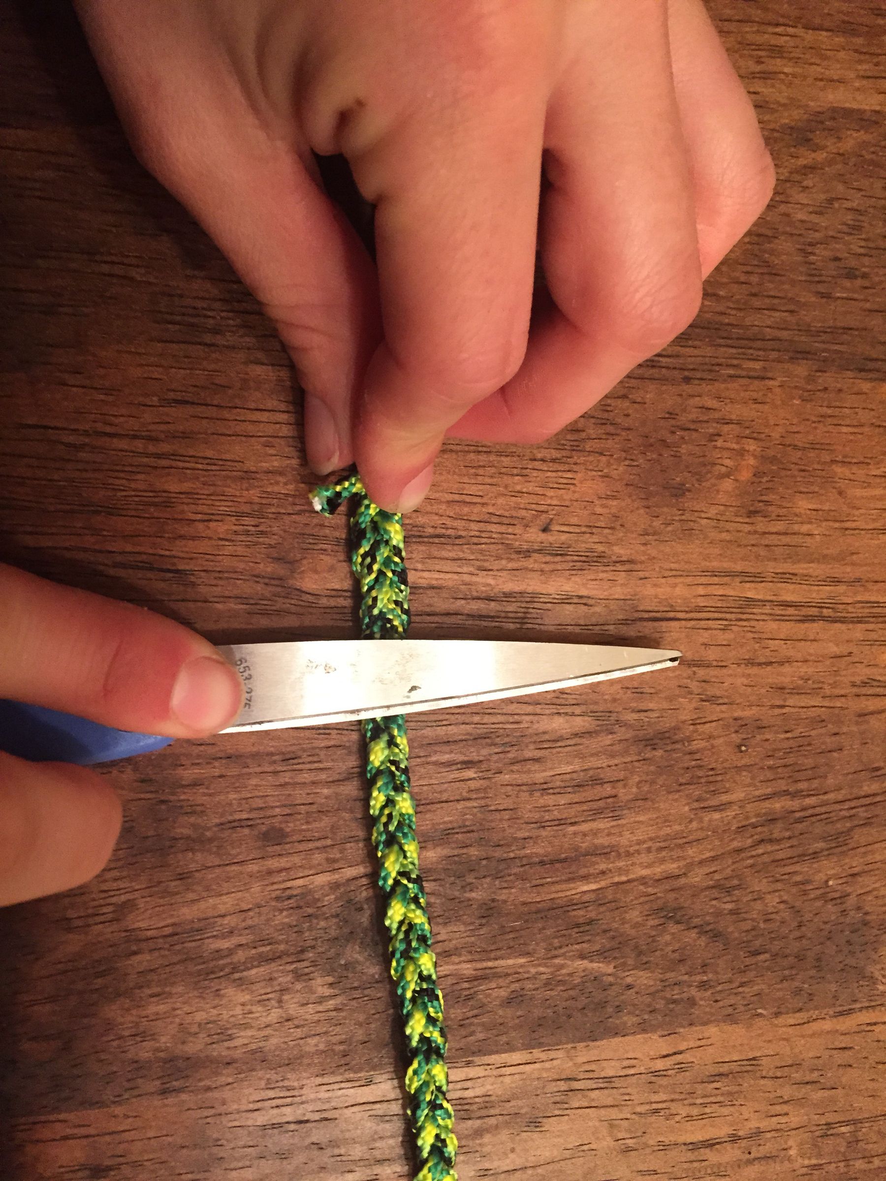 How to Make a Paracord "David's Sling" : 8 Steps (with Pictures ...