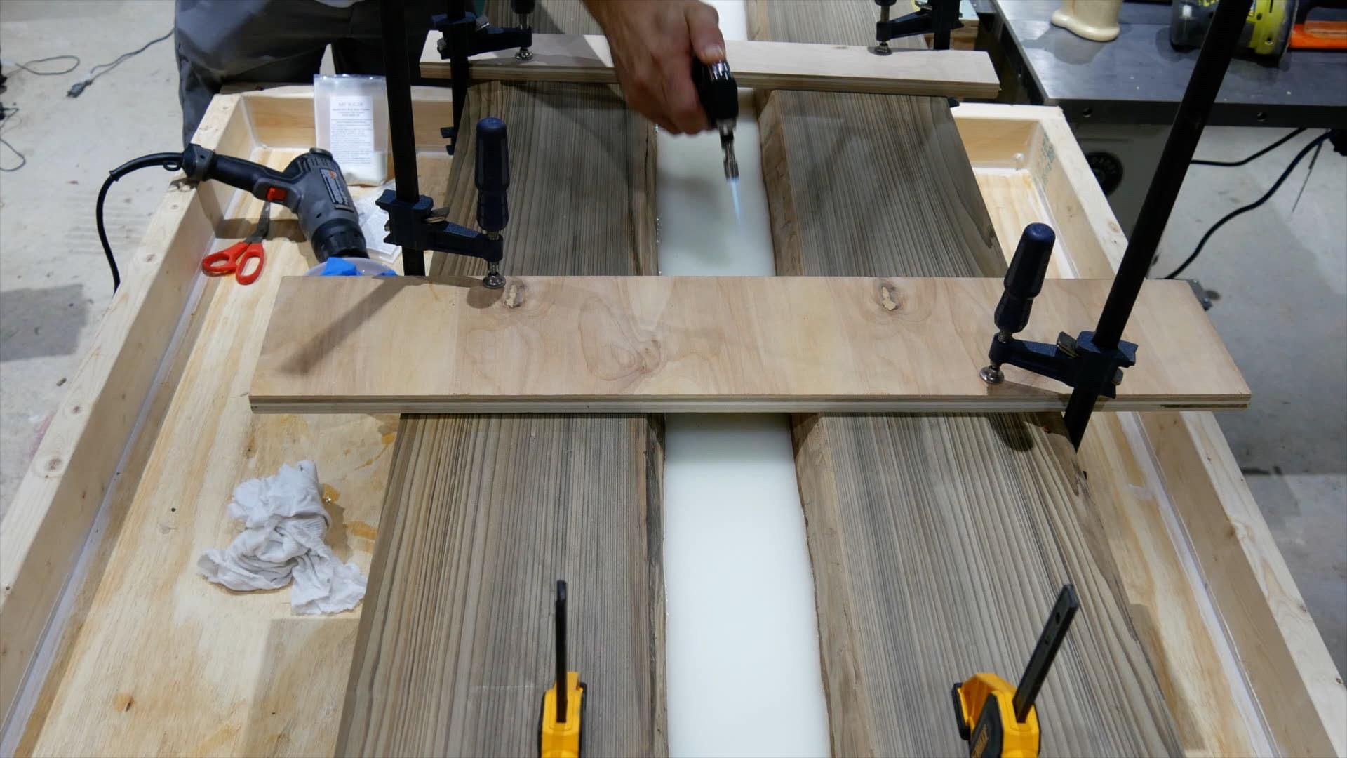 DIY Epoxy River Glow Table : 21 Steps (with Pictures) - Instructables