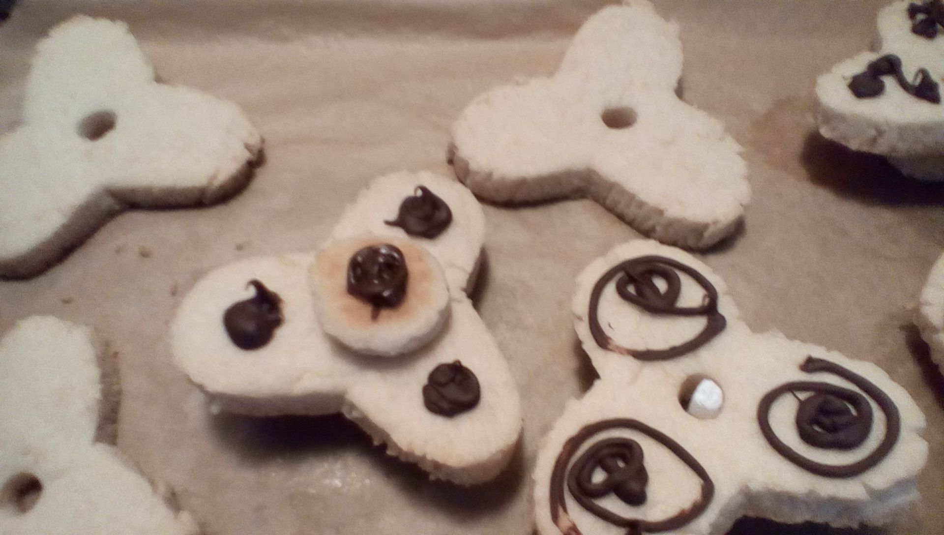 100% Edible Fidget Spinner : 6 Steps (with Pictures) - Instructables