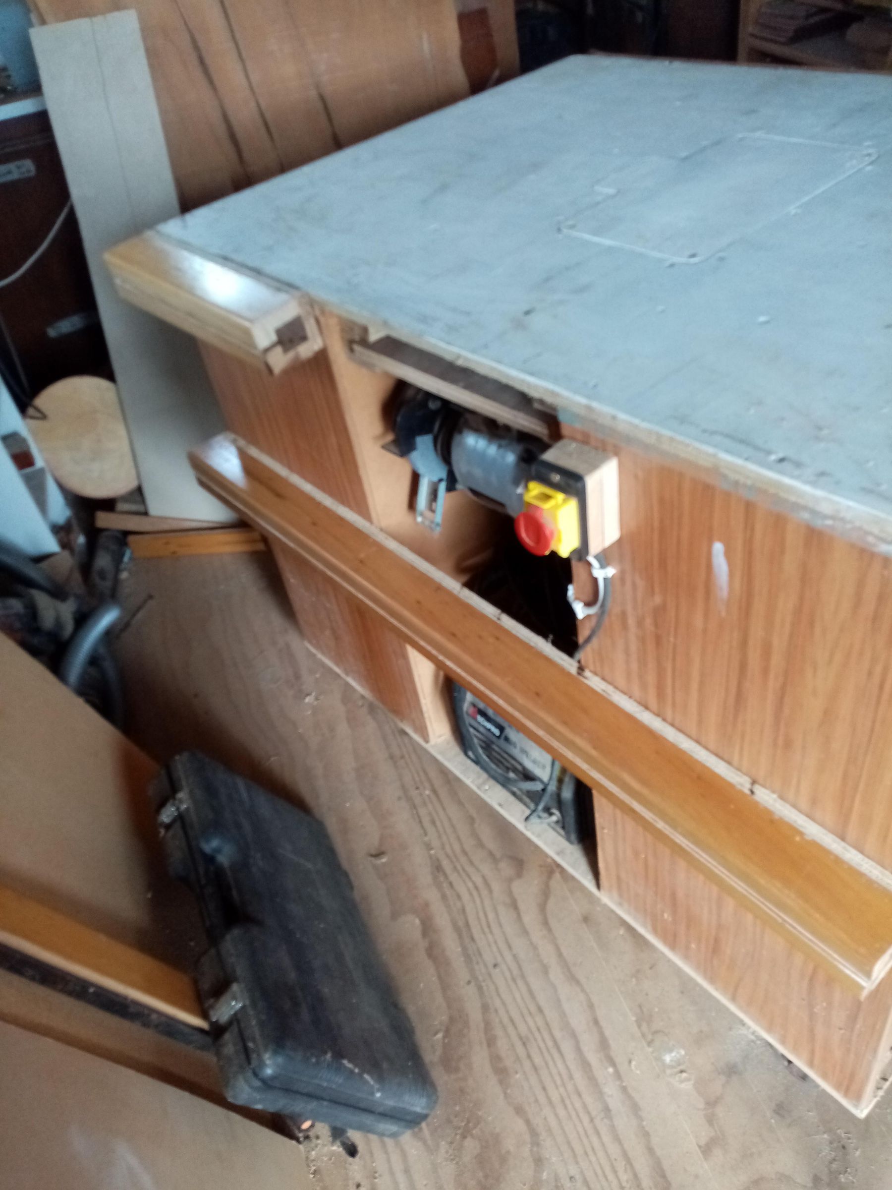 Evolution of a Workbench : 32 Steps (with Pictures) - Instructables