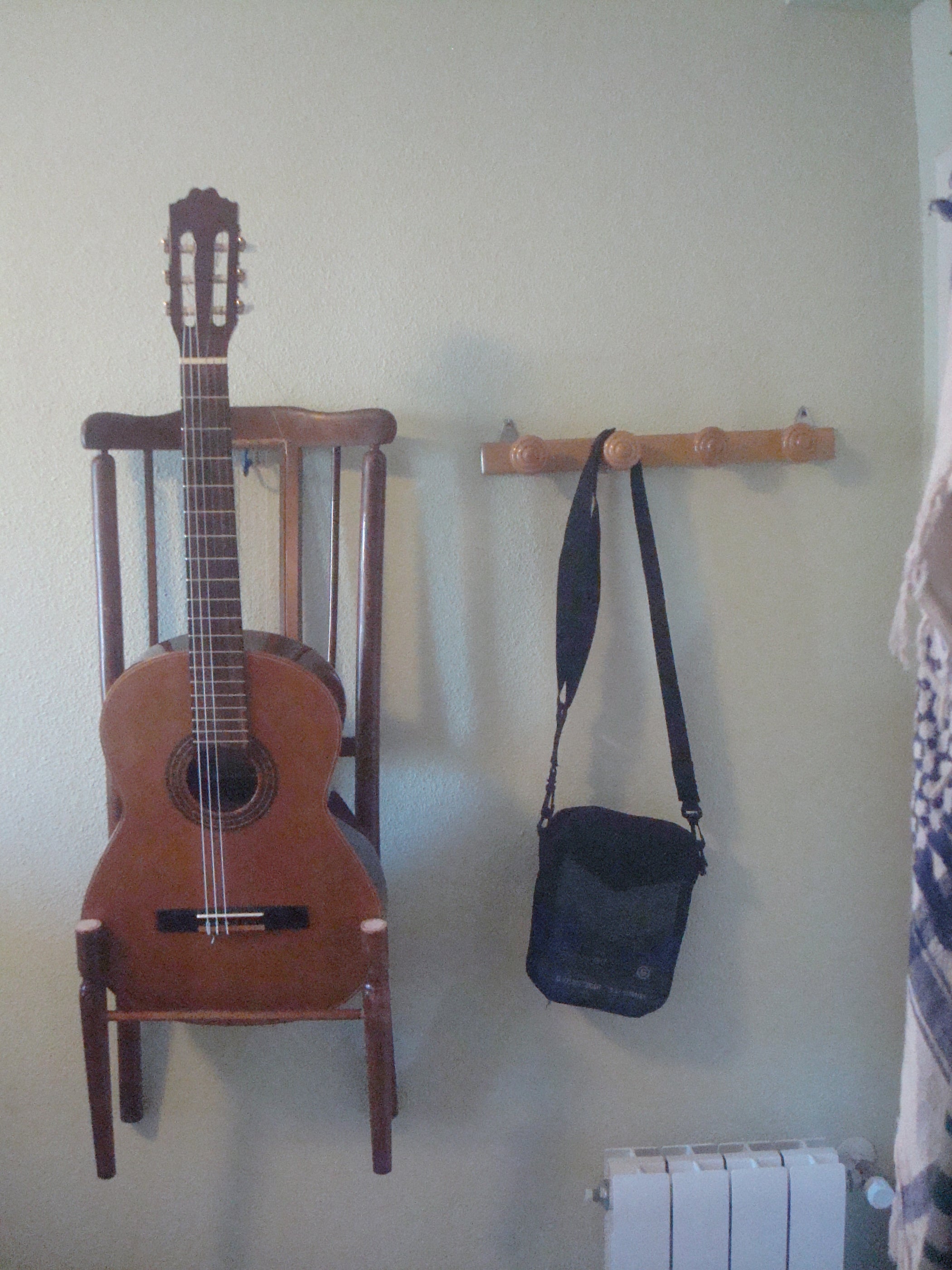 Chair Guitar Stand : 8 Steps - Instructables
