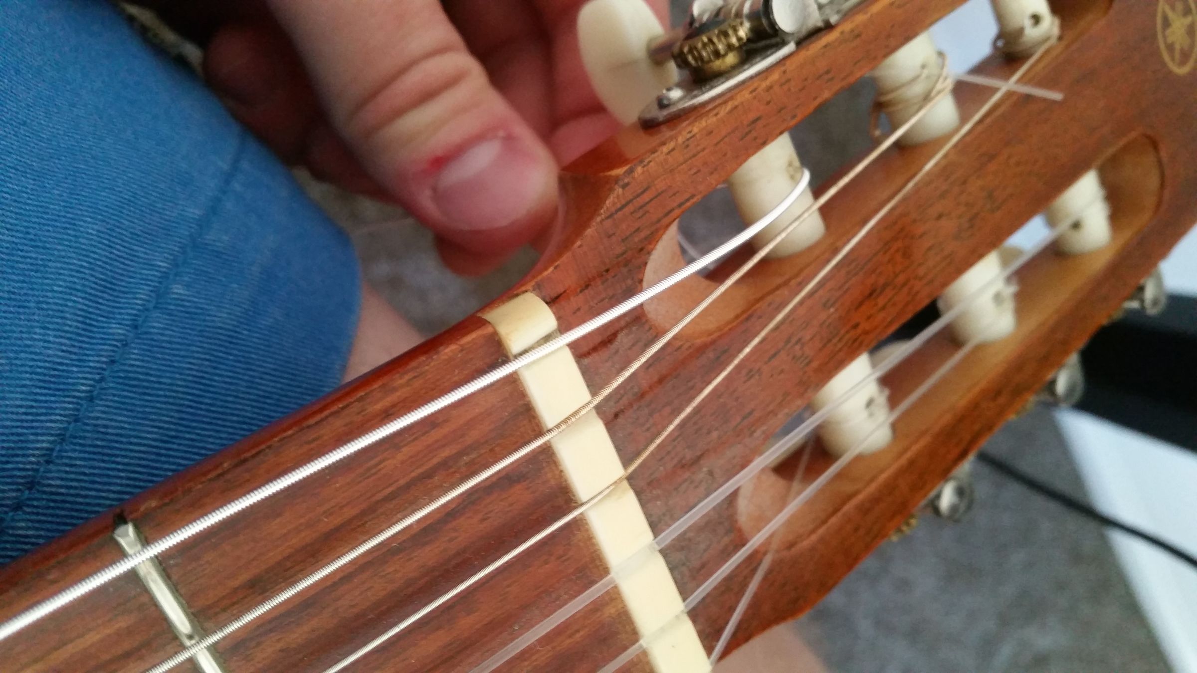How to Re-string a Classical Guitar : 11 Steps (with Pictures ...
