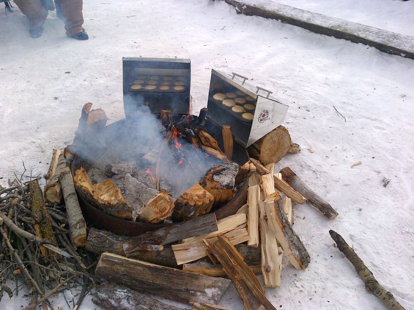 Reflector Oven for Campfires : 10 Steps (with Pictures) - Instructables