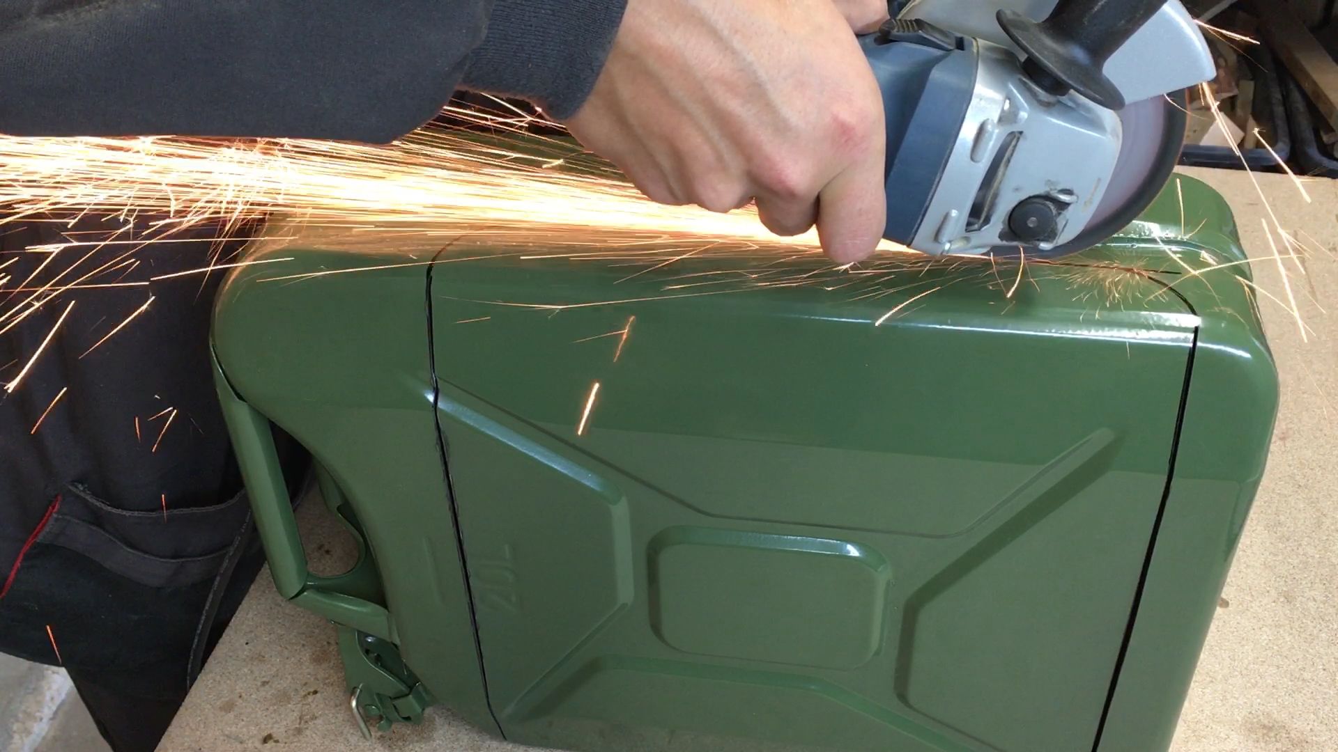 How to Make a Mini Bar From Jerry Can : 10 Steps (with Pictures ...