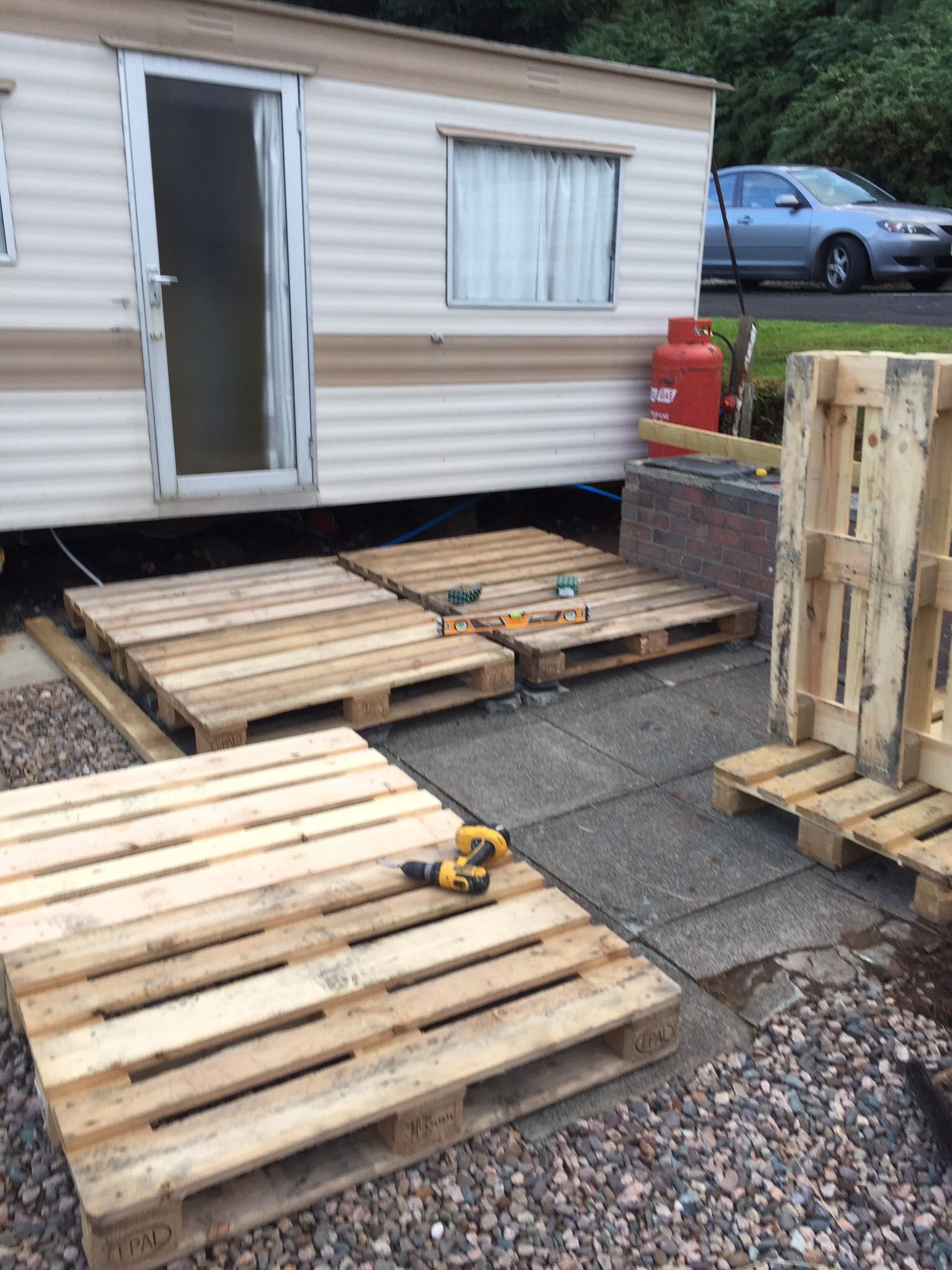 Decking on Top of Pallets : 5 Steps (with Pictures) - Instructables