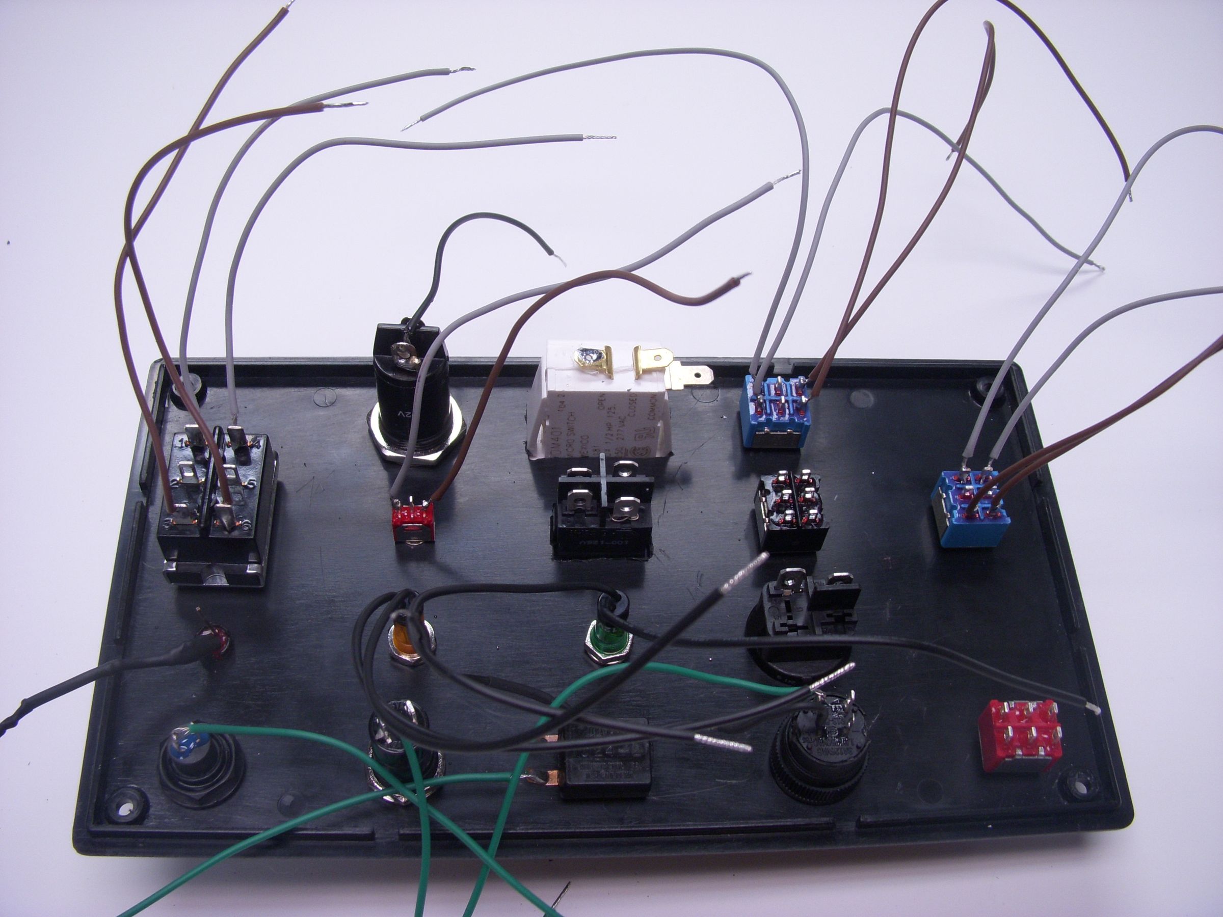 FUN! LIGHT SWITCH BOX : 40 Steps - Instructables