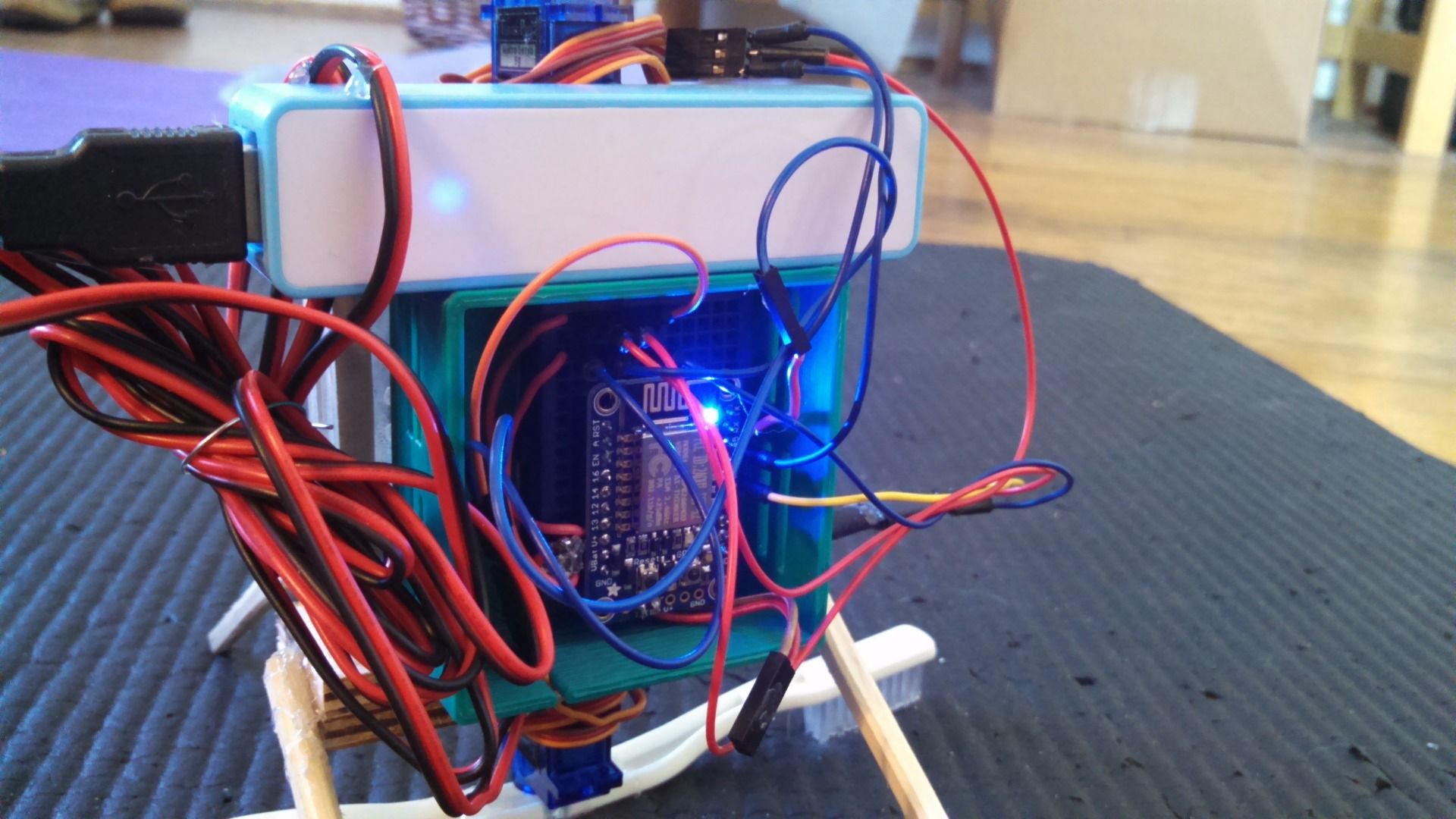The Walking, Talking, Smarphone Controlled Instructables Robot : 4 ...