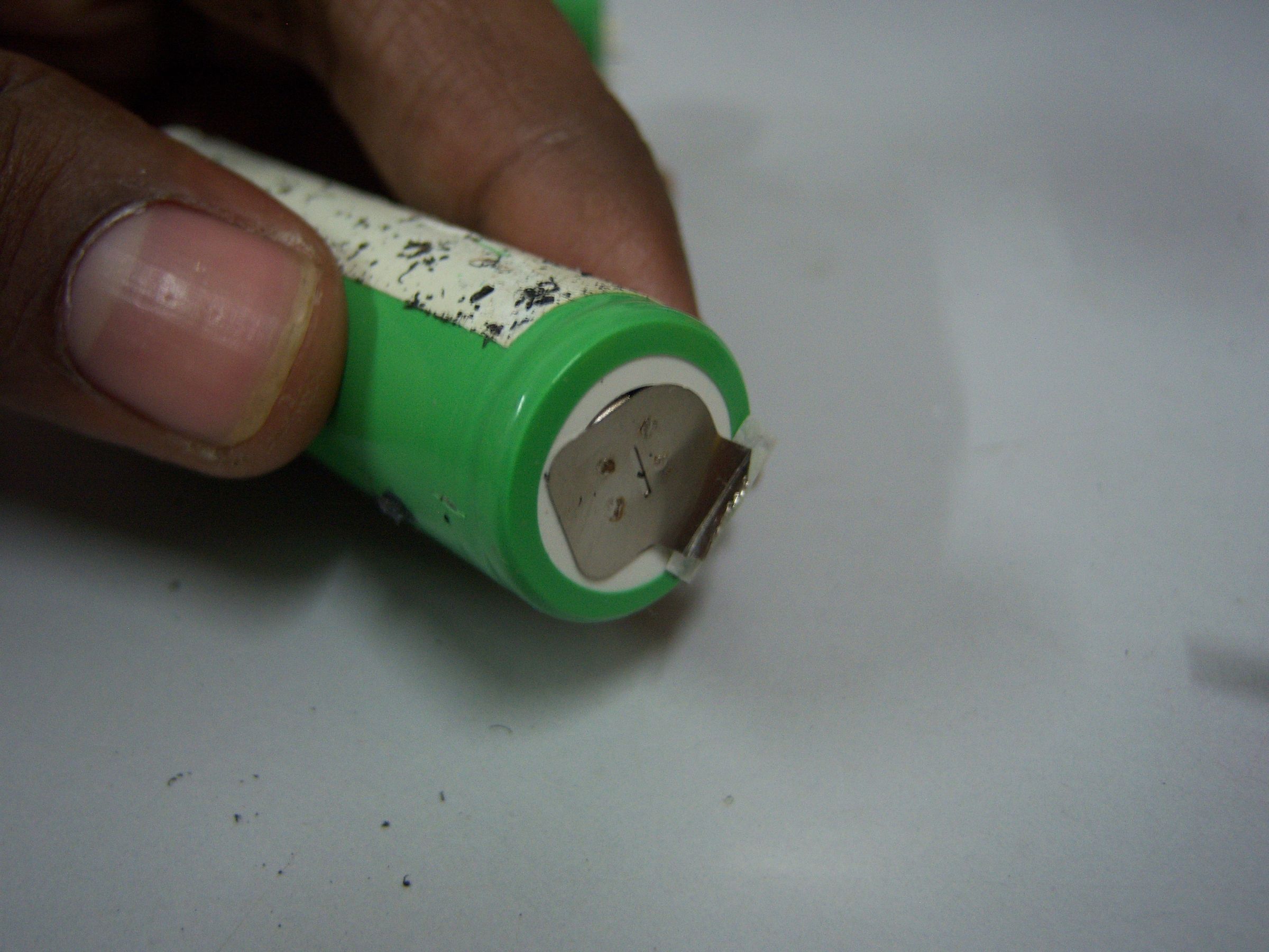 Salvage Lithium Ion Batteries From Laptop Batteries : 5 Steps ...