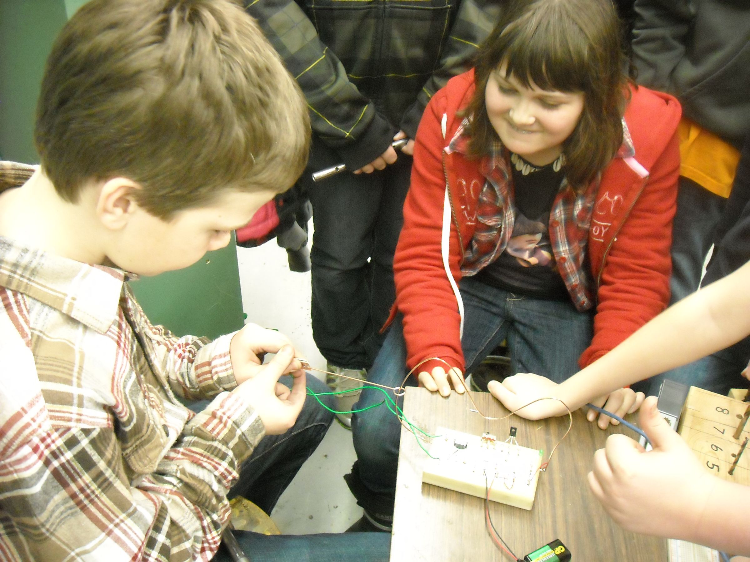 A Wire Maze With an Electronics Twist : 11 Steps (with Pictures ...