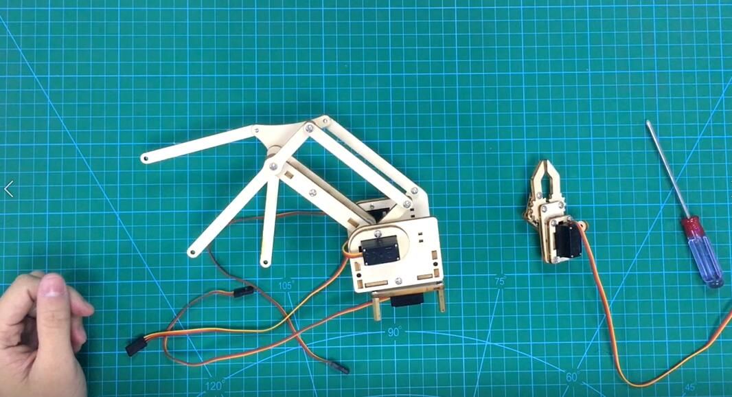 How to Use a Few Pieces of Wood to Assemble Into a Cute and Powerful ...