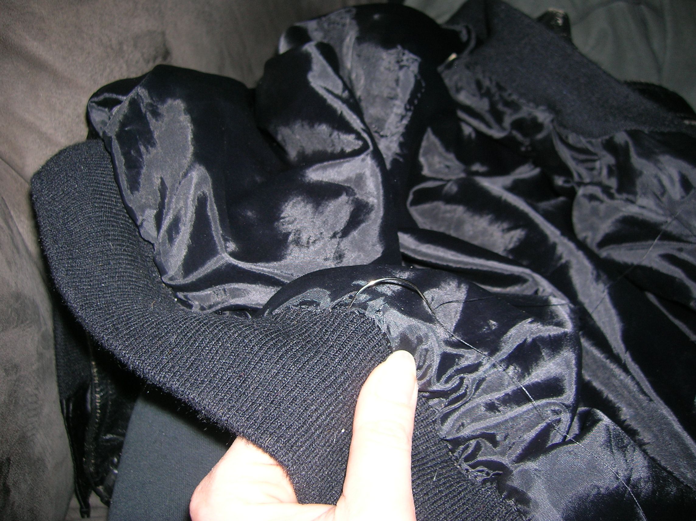 How to Repair a Leather Jacket by Hand : 6 Steps - Instructables