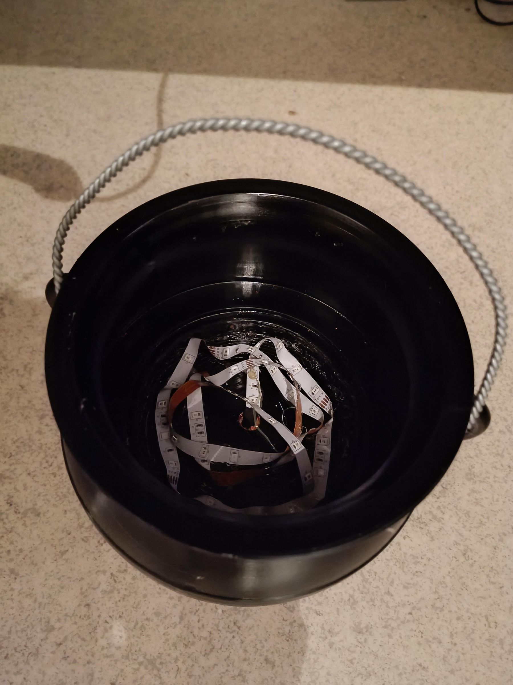 Steaming Led Cauldron : 10 Steps - Instructables