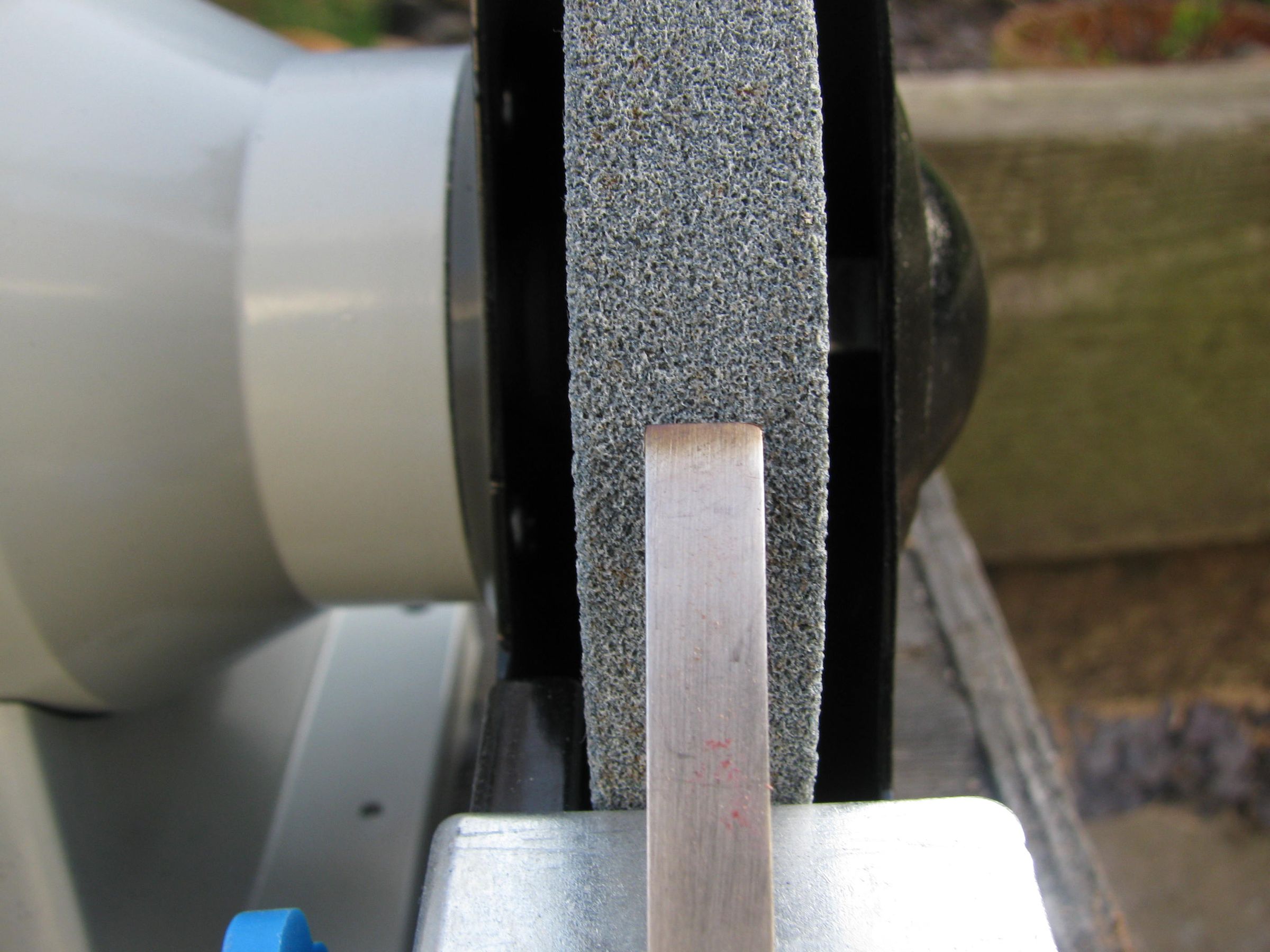 Flat Head Screwdriver Into a Chisel : 4 Steps - Instructables