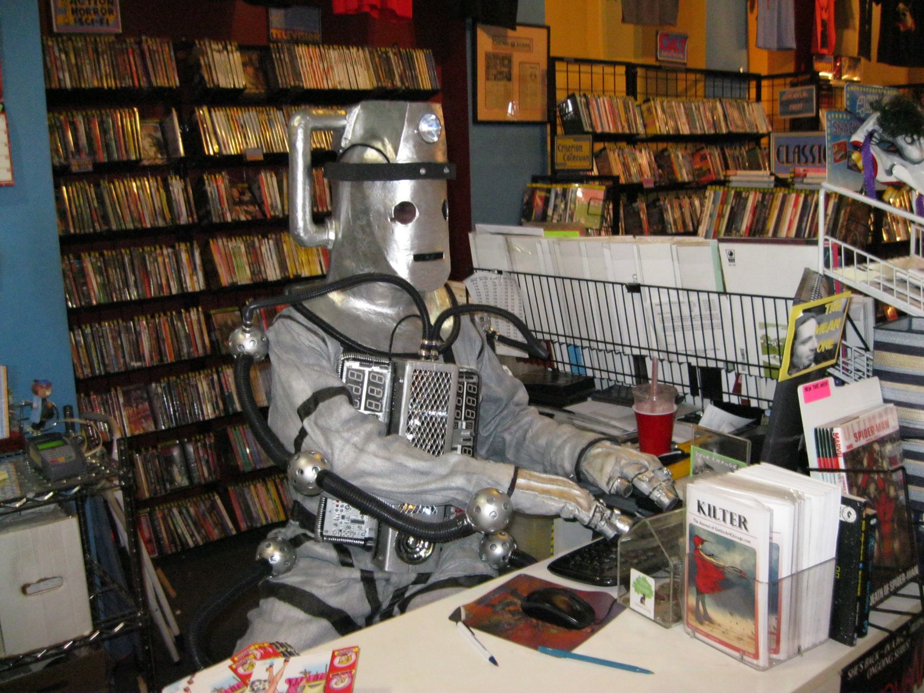 DOCTOR WHO CYBERMAN COSTUME : 5 Steps (with Pictures) - Instructables
