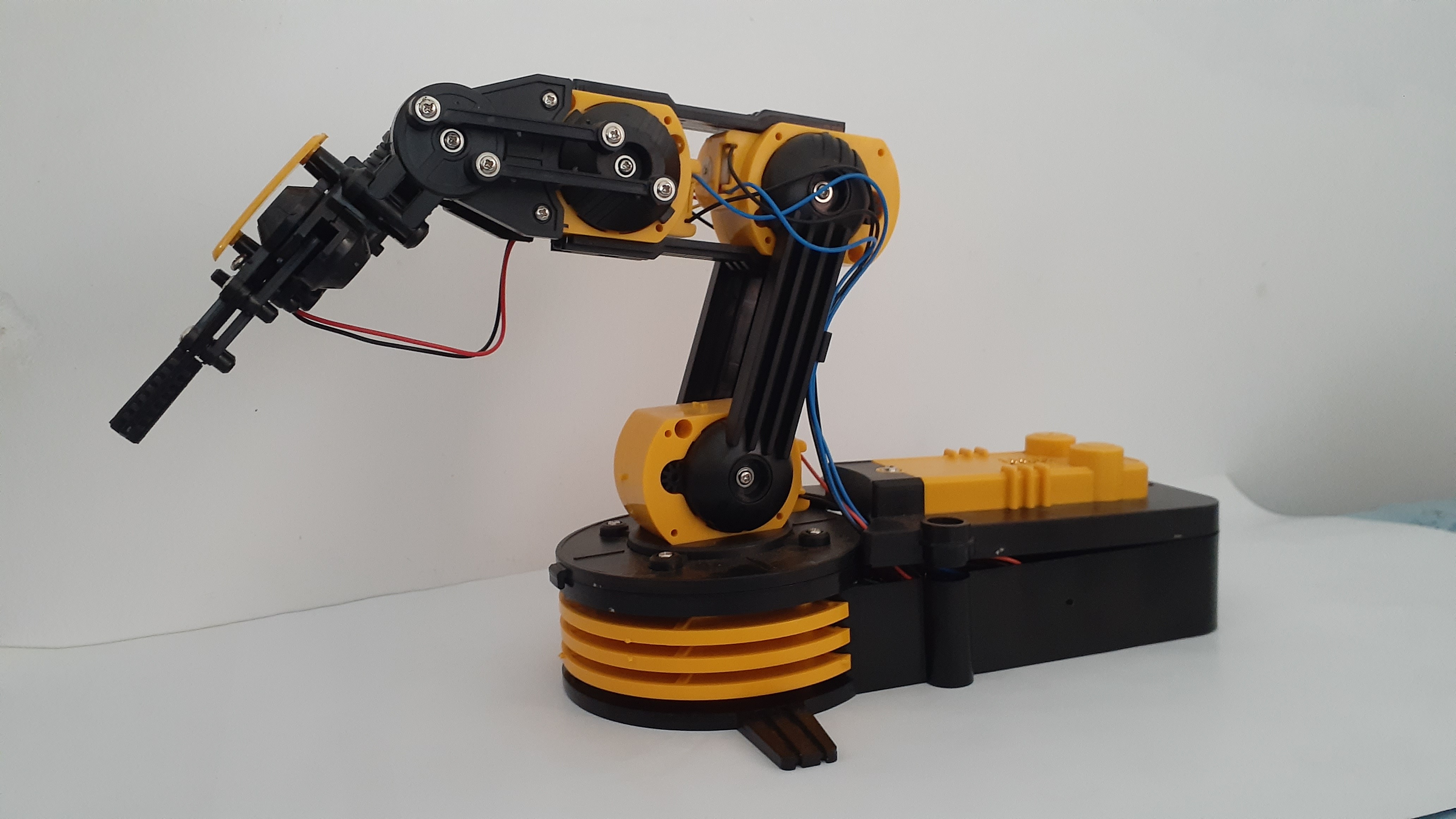 Wireless Robot Arm Which Is Moveable and Controlled by Bluetooth Voice ...