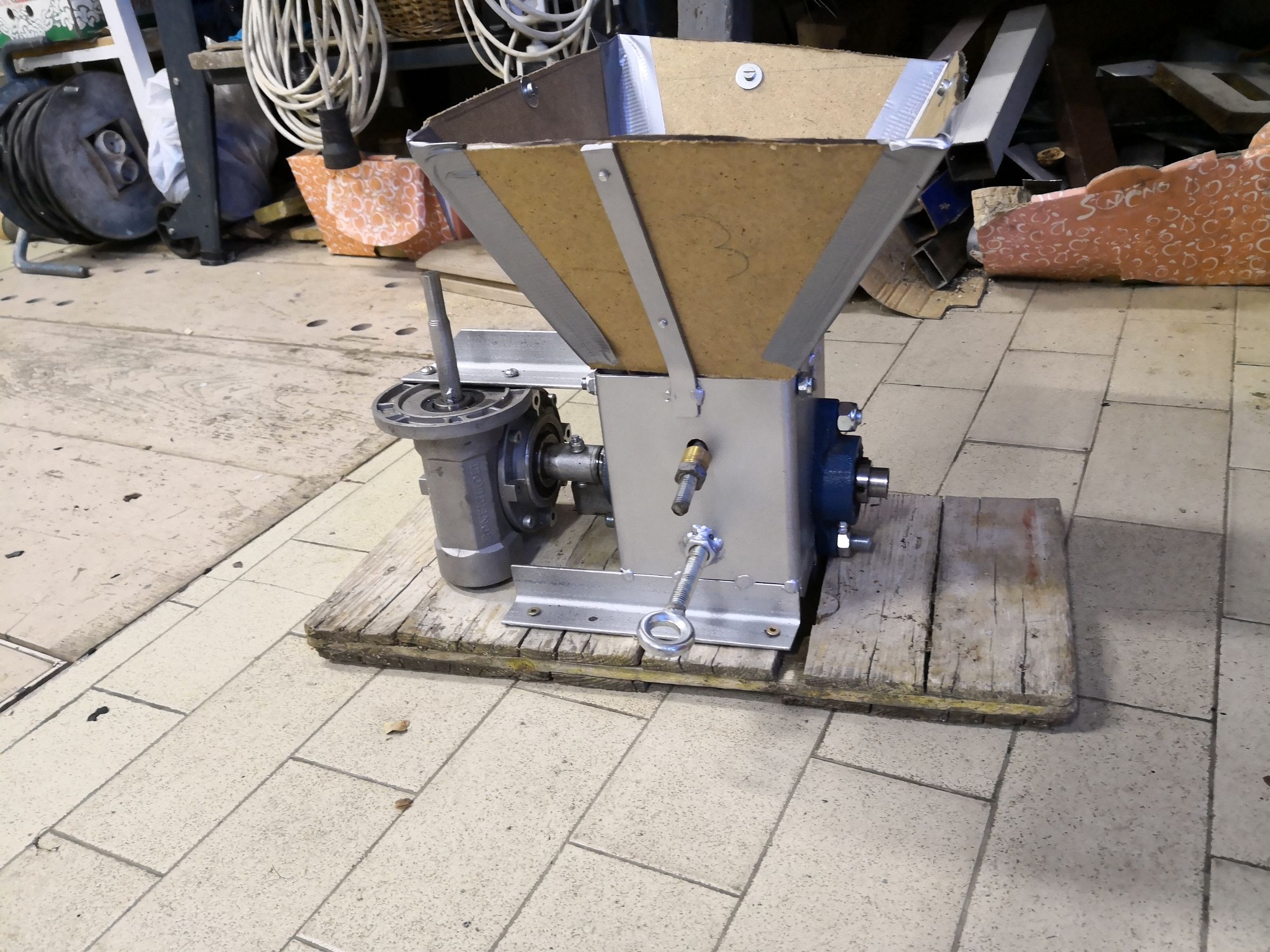 Adjustable Nut Cracking Machine : 6 Steps (with Pictures) - Instructables