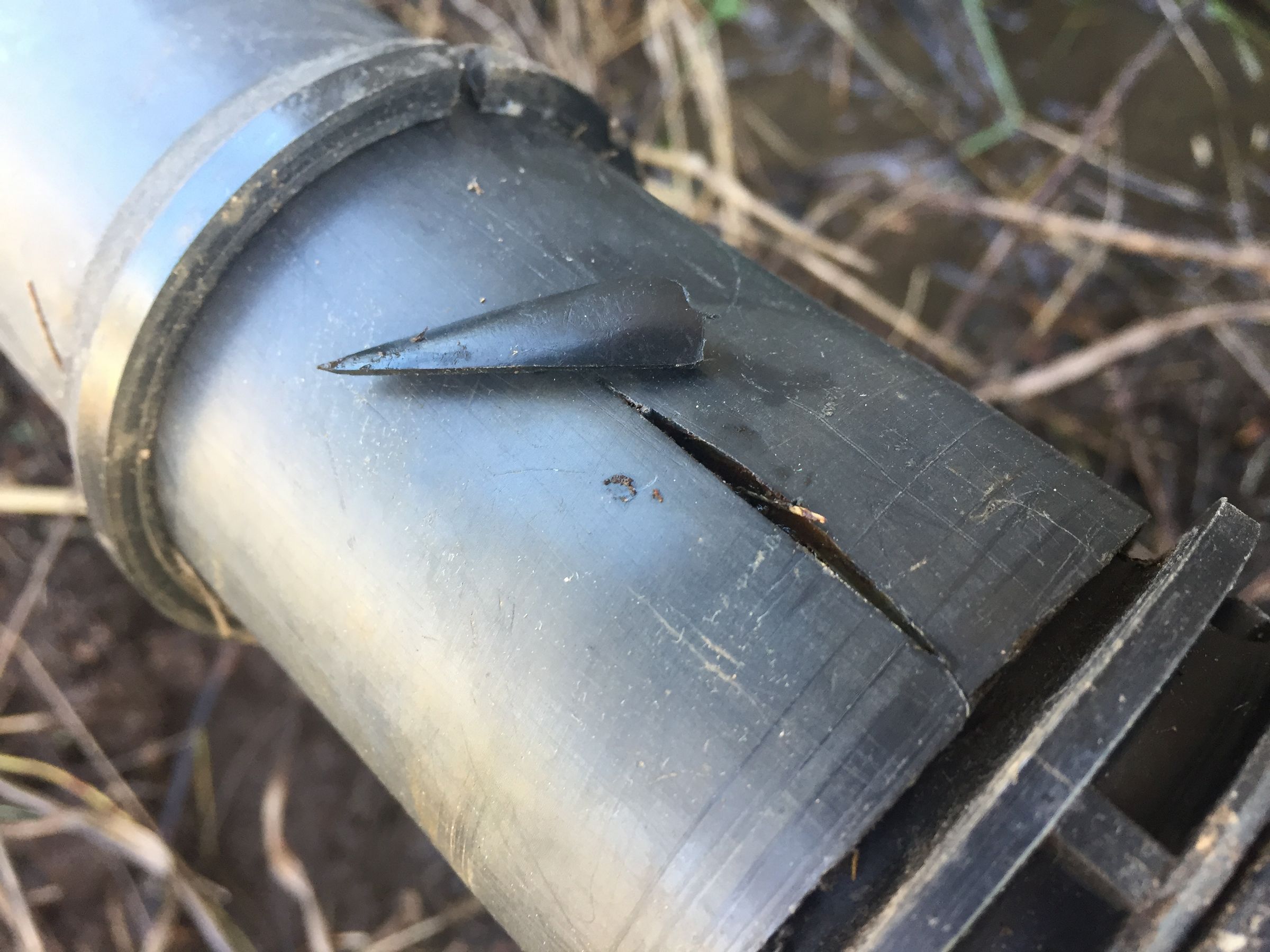FIX a SPLIT POLY PIPE : 5 Steps (with Pictures) - Instructables
