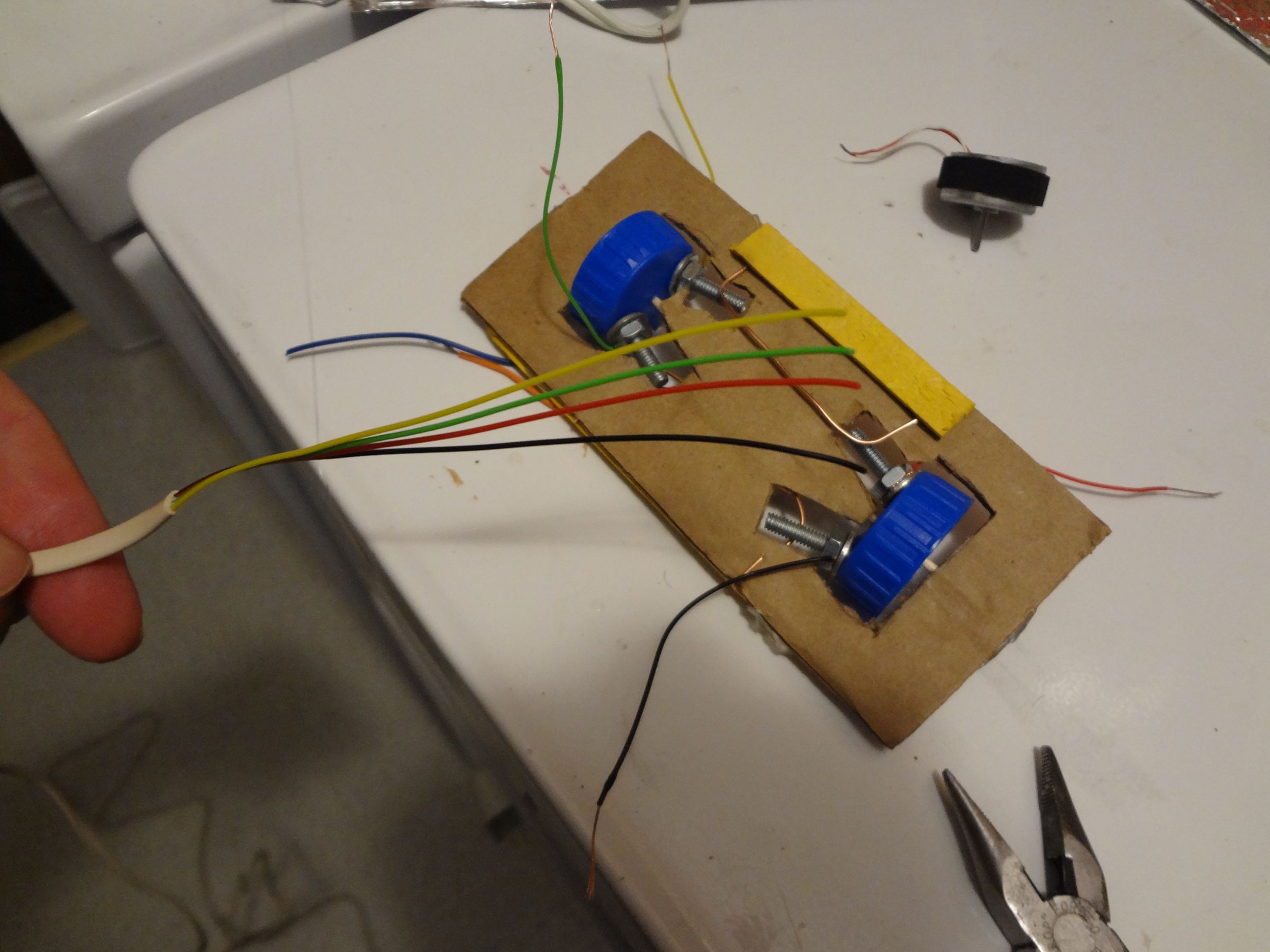 Cardboard Remote Controlled Car. : 6 Steps (with Pictures) - Instructables