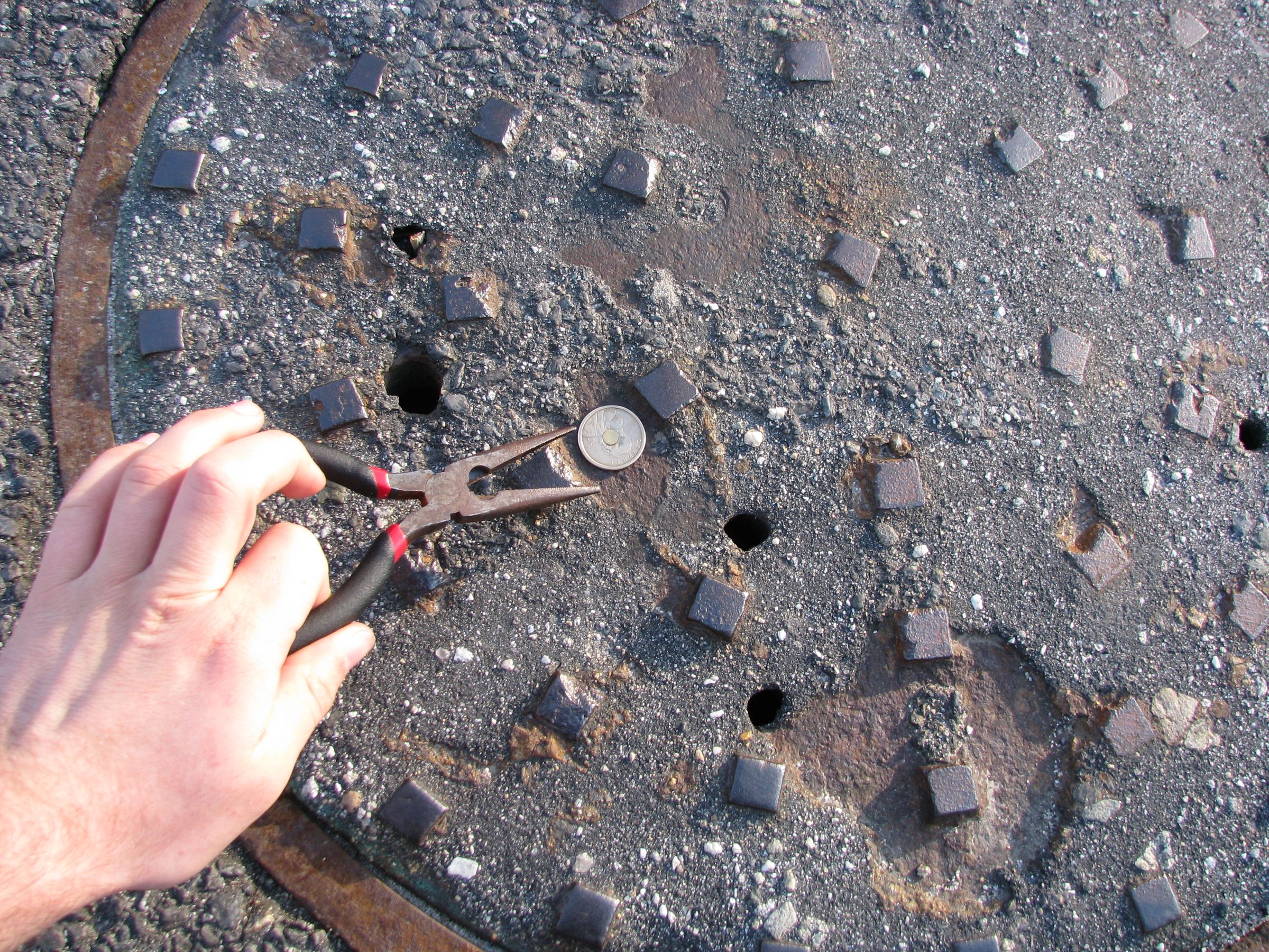 "Stuck" Coin Prank : 7 Steps - Instructables