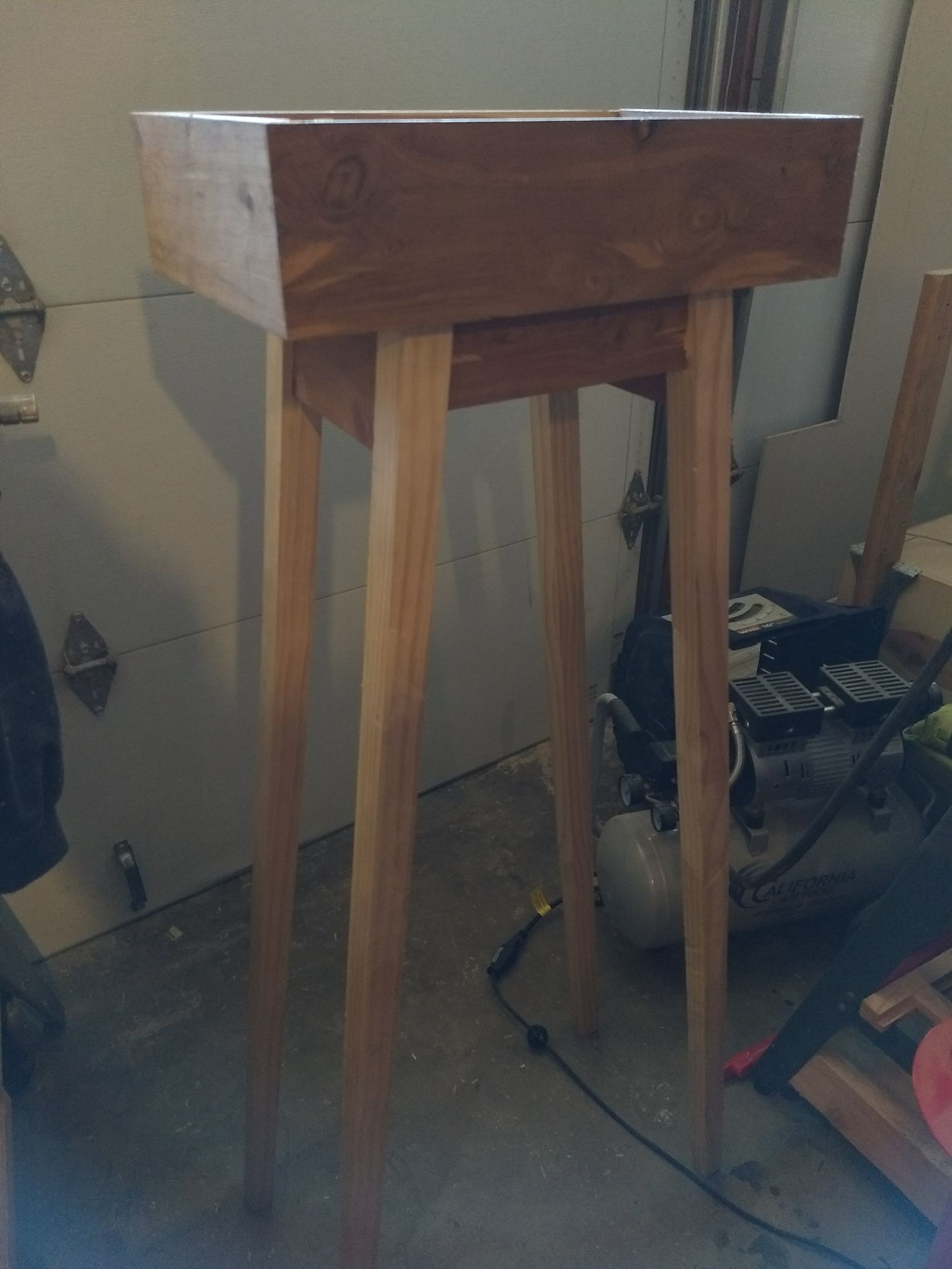How to Make a Simple Table Leg Assembly Using Mortise and Tenon Joinery ...