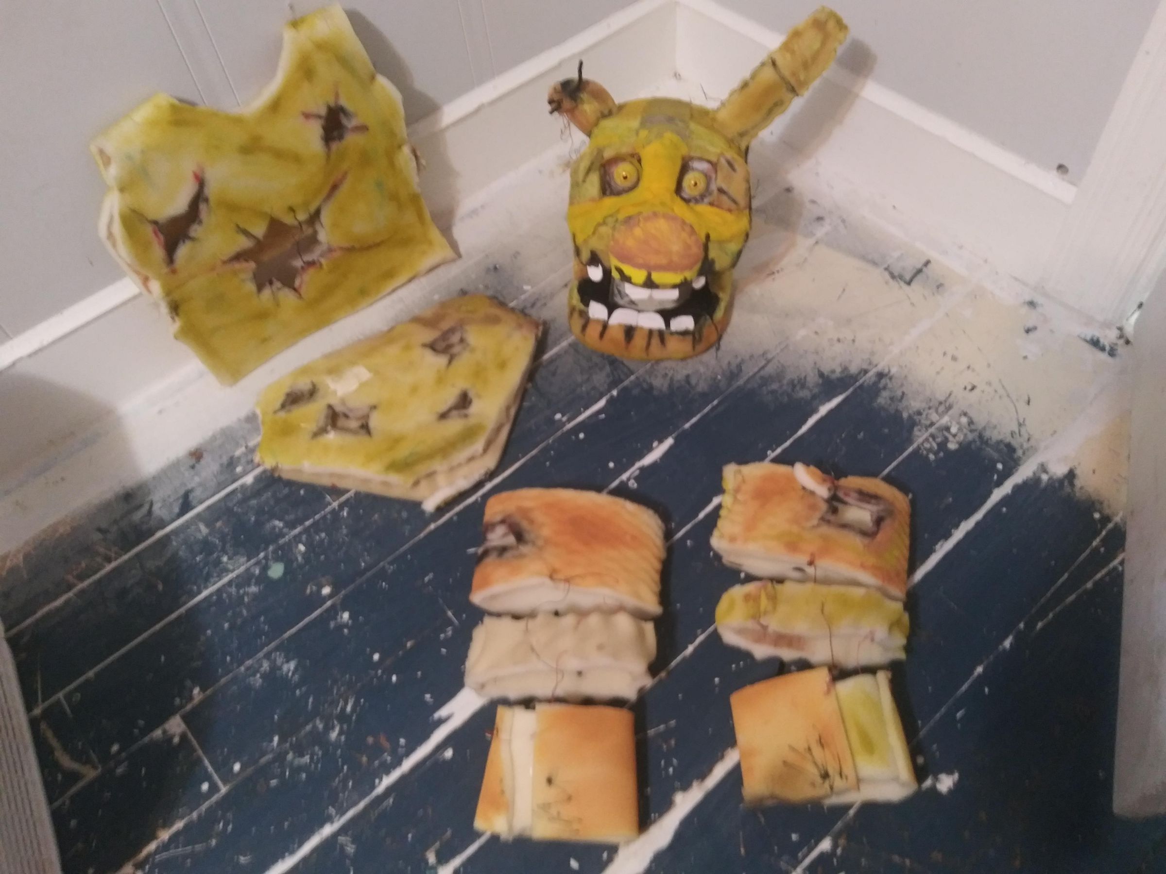 DIY FNAF Spring Trap Full Costume : 4 Steps - Instructables