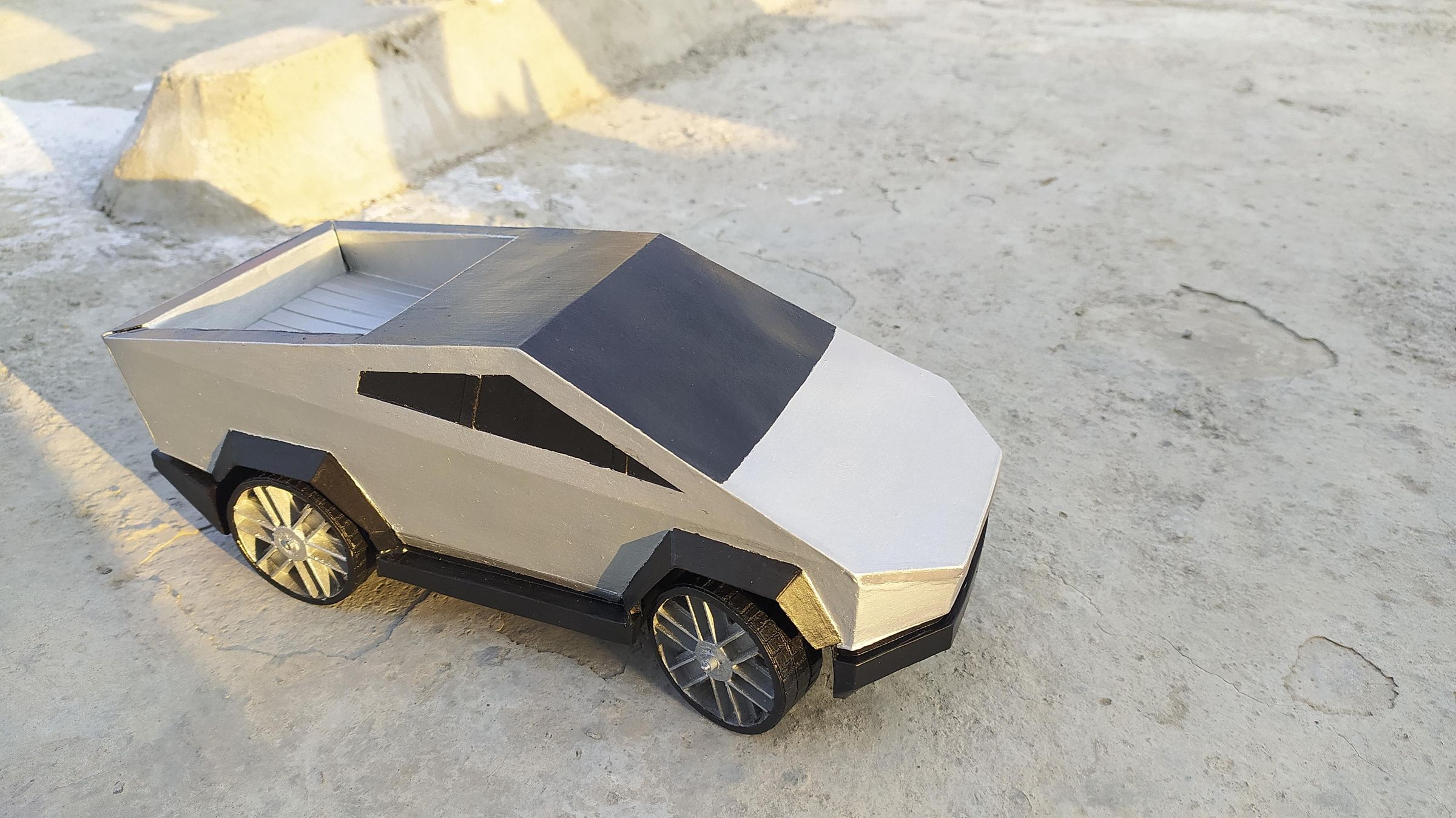 Tesla Cybertruck DIY Made of Cardboard : 6 Steps (with Pictures ...
