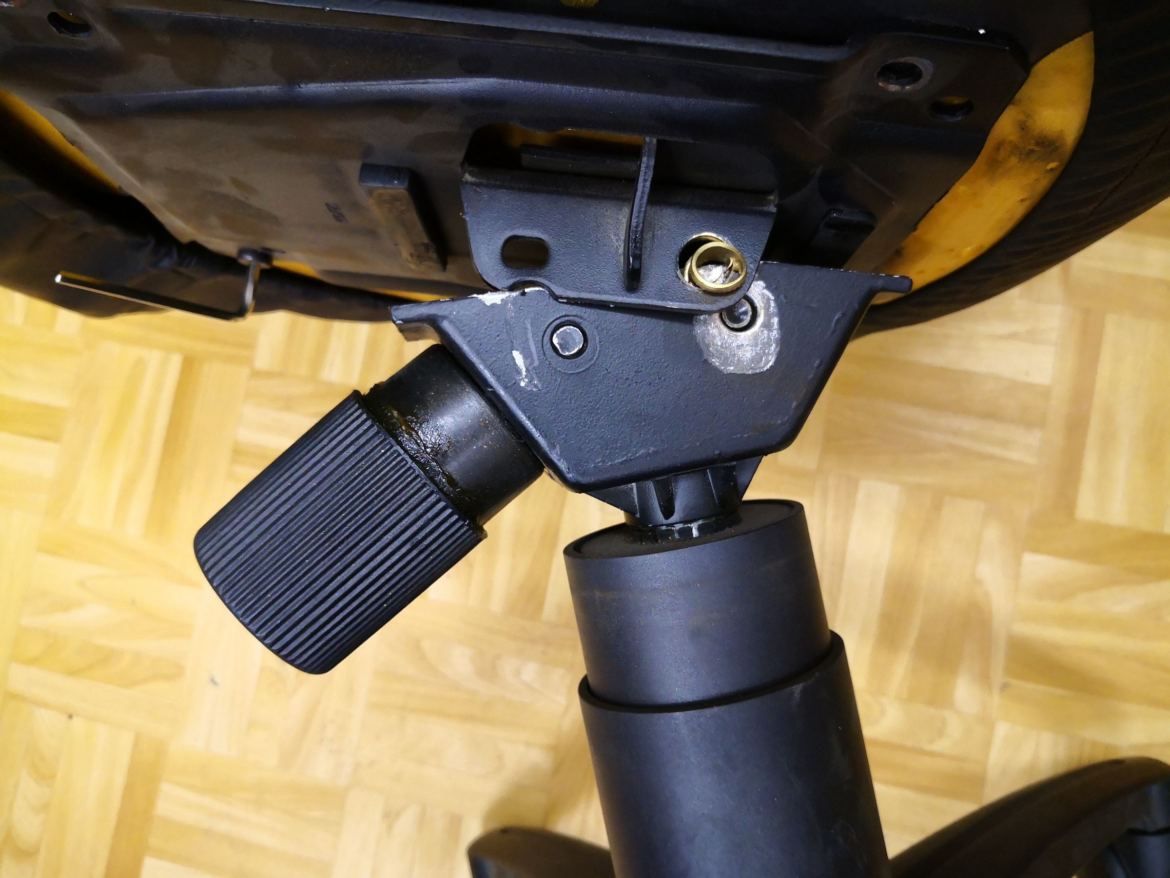 Convert a Car Seat Into the Coolest Office Chair Ever : 10 Steps (with ...