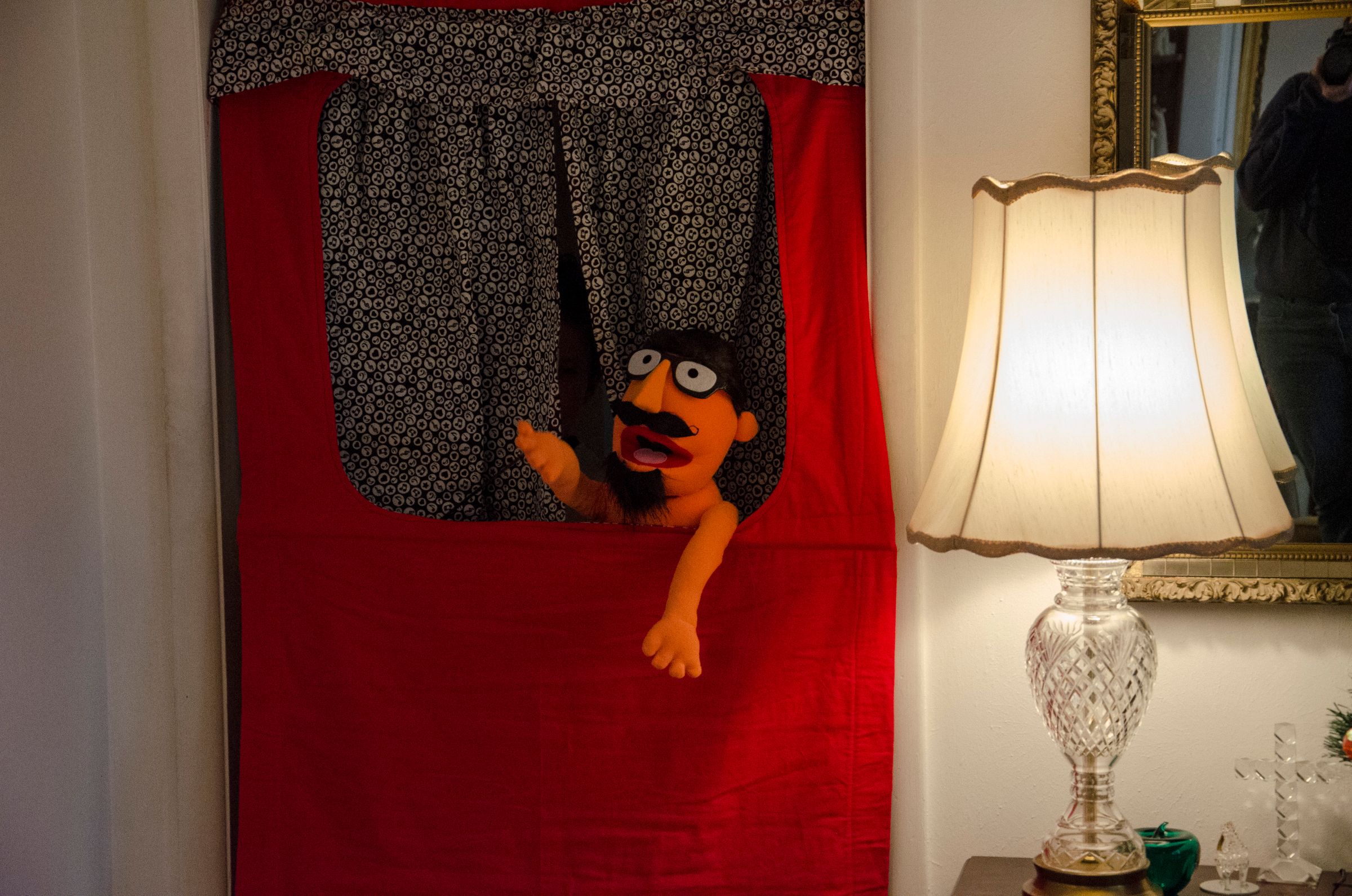 On With the Show in the Door Puppet Theator : 26 Steps (with Pictures ...