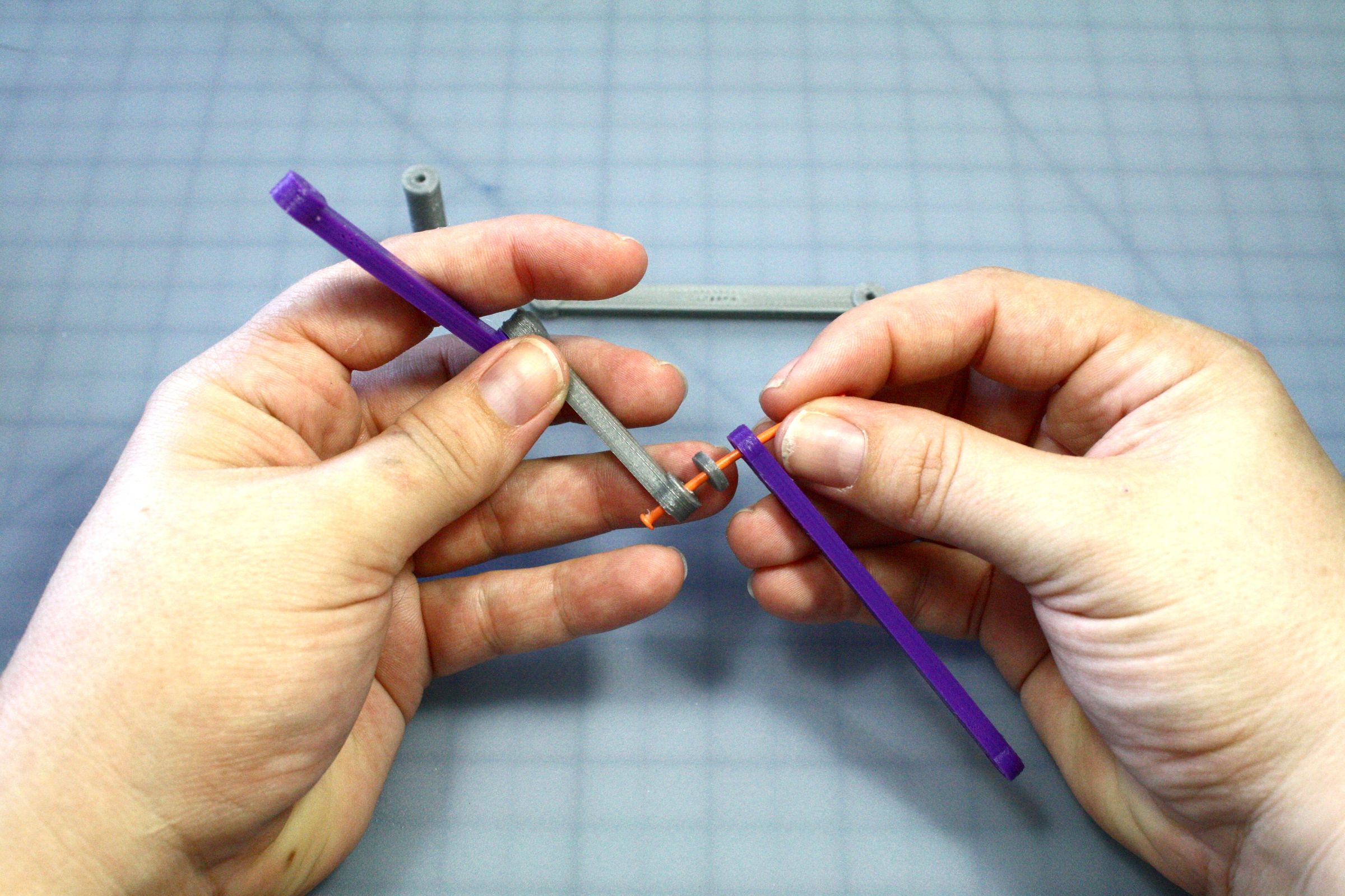 Mechanical Art Bots: Four-Bar Linkage Mechanism : 8 Steps (with ...