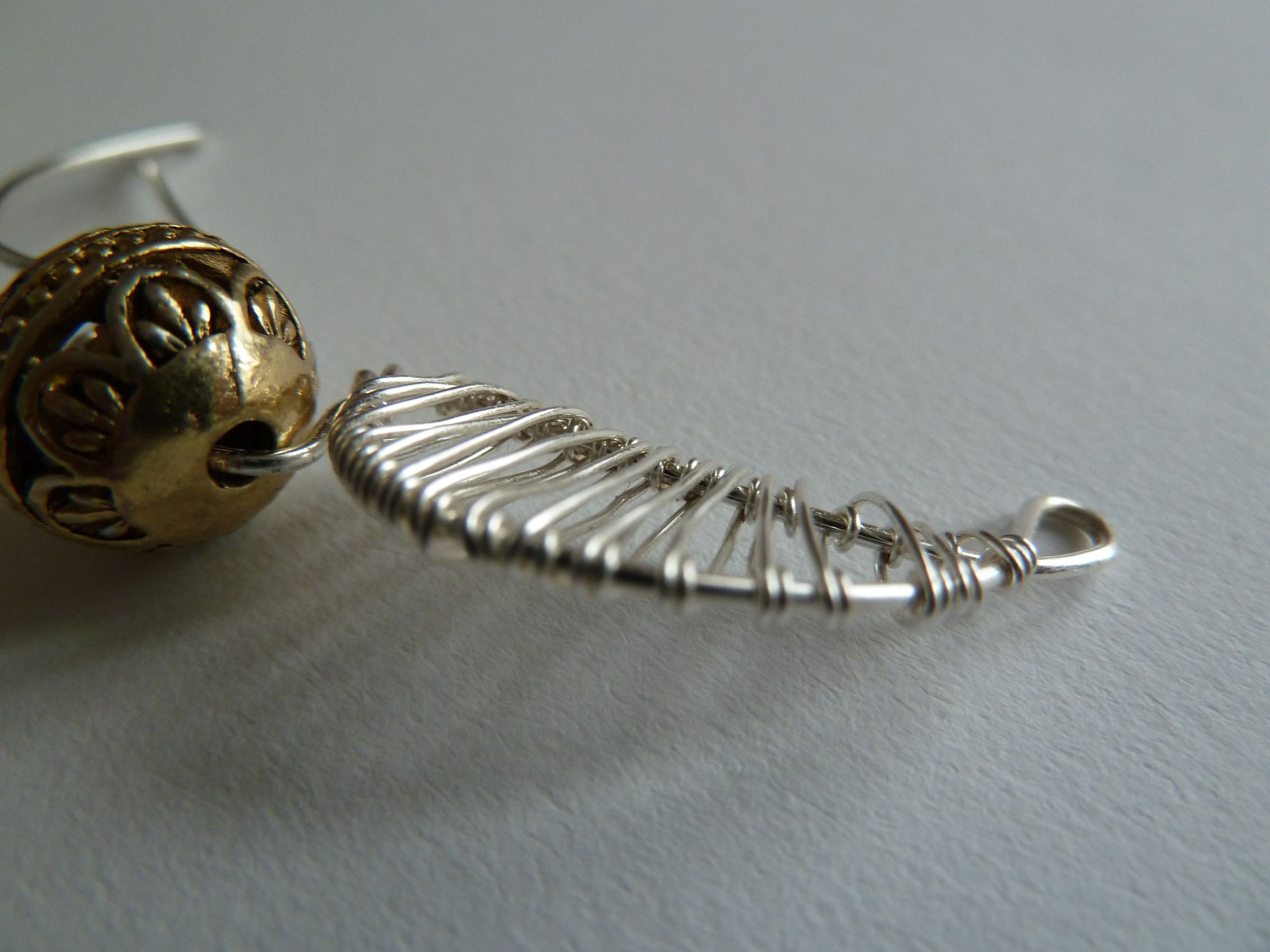 Golden Snitch Necklace : 11 Steps (with Pictures) - Instructables