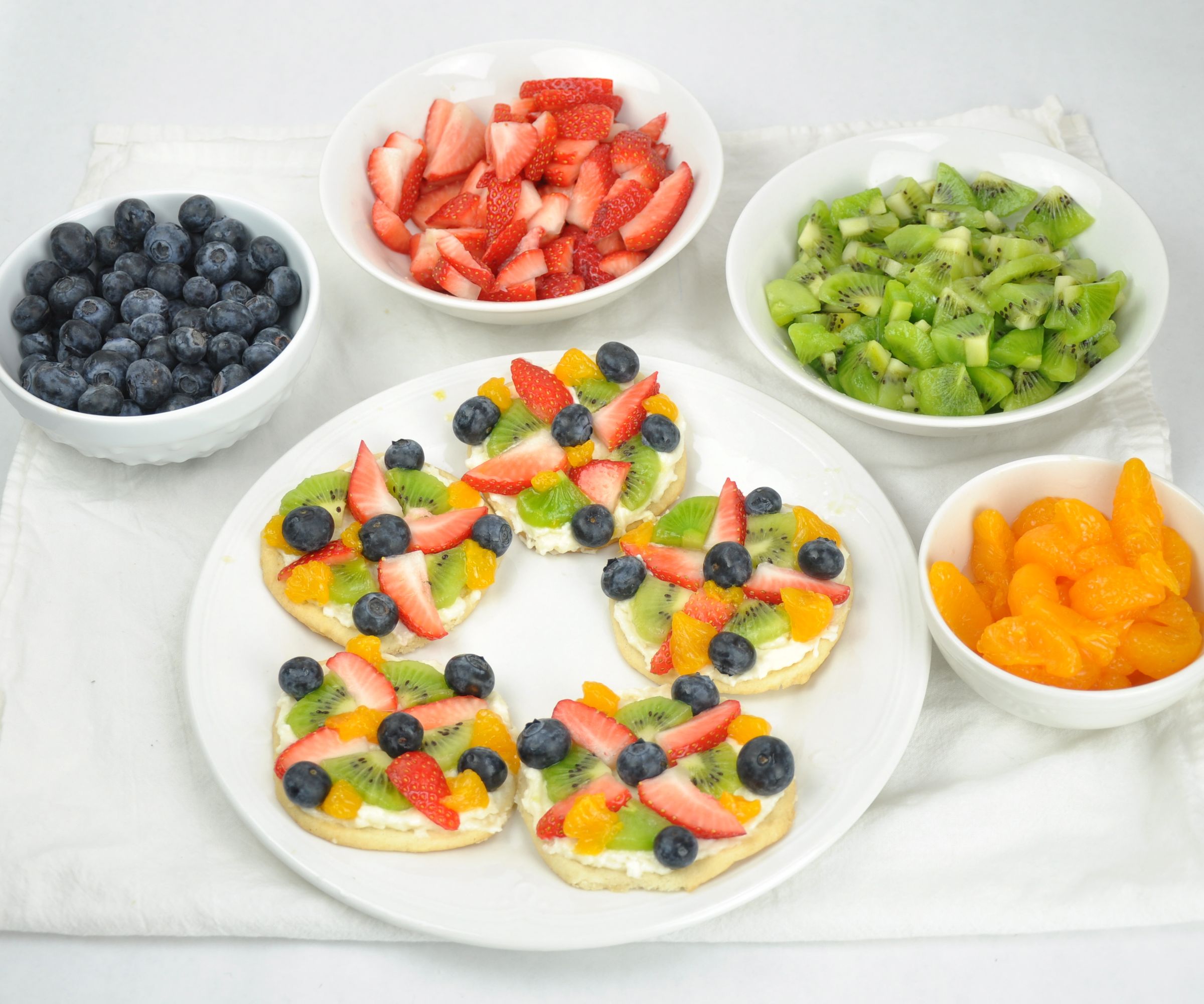 Mini Fruit Pizzas : 6 Steps (with Pictures) - Instructables