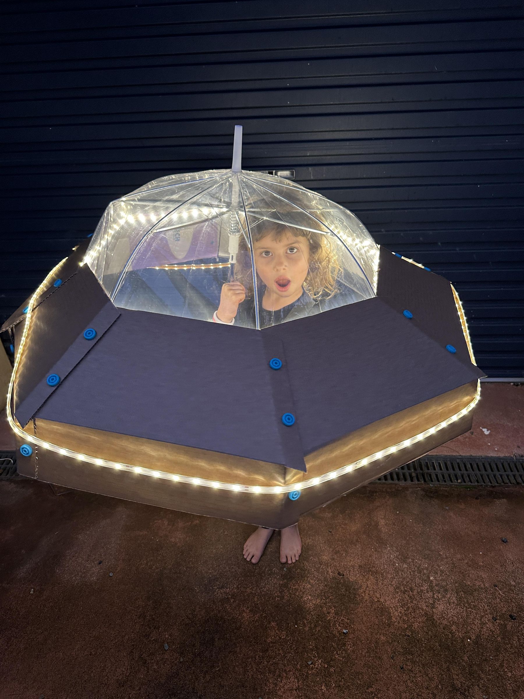 Cardboard UFO Costume : 4 Steps (with Pictures) - Instructables
