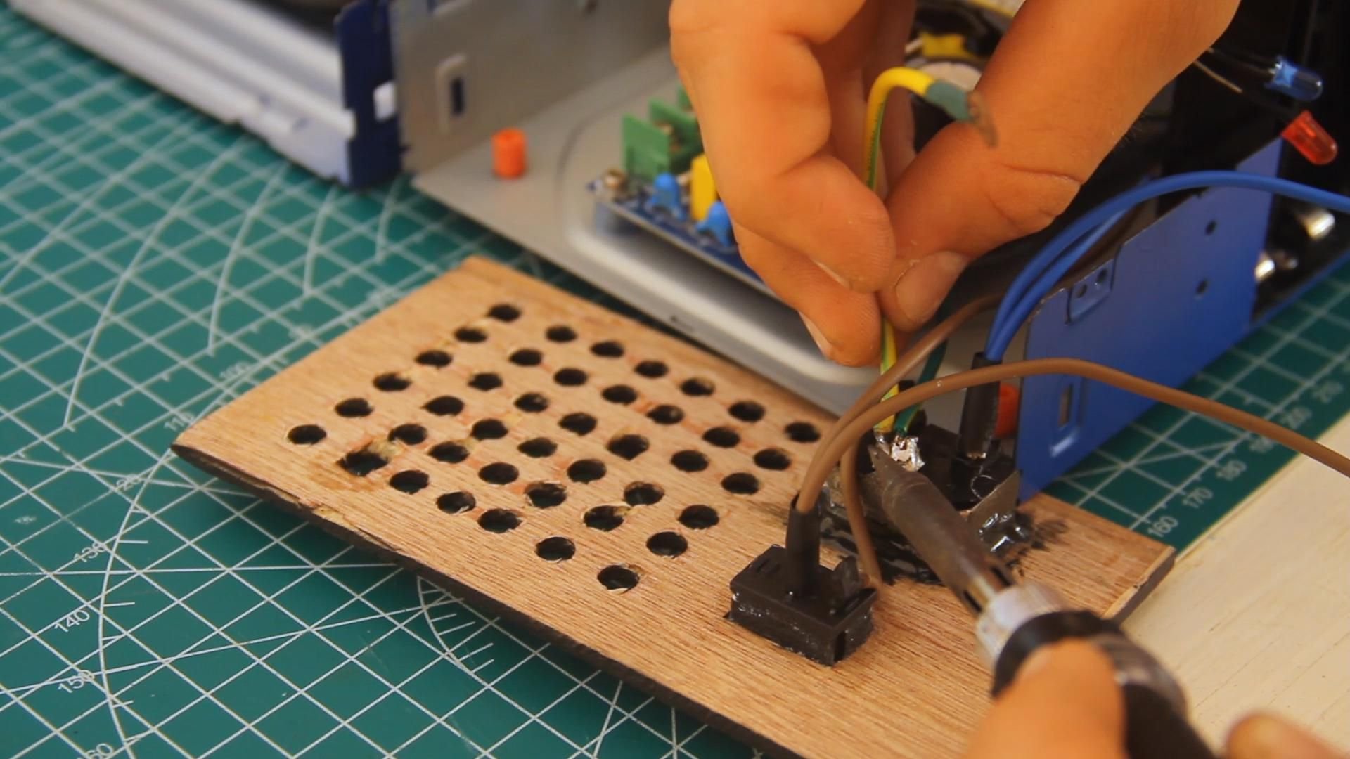 Build a Variable Lab Bench Power Supply : 22 Steps (with Pictures ...