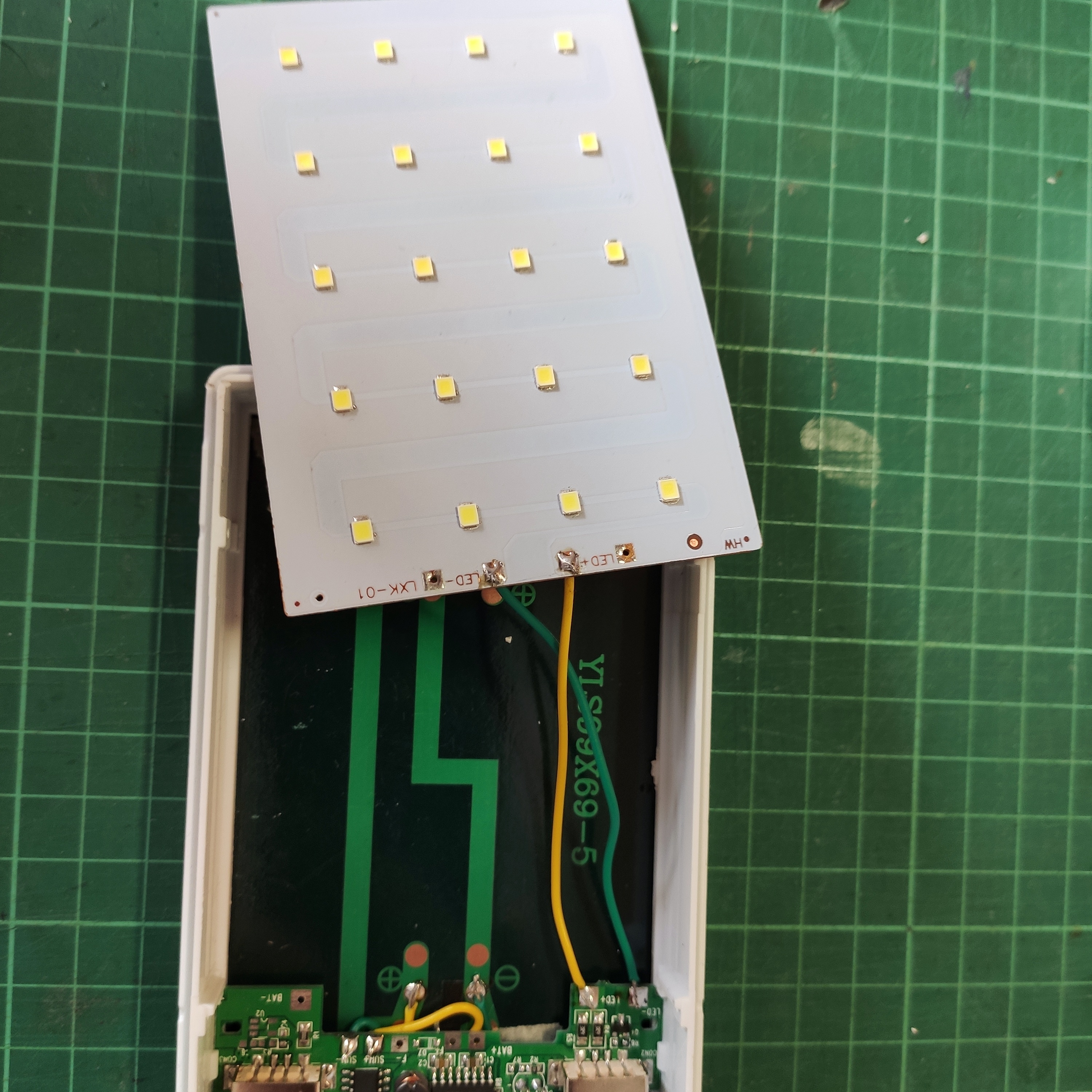 Solar Power Bank Using Old Laptop Batteries : 5 Steps - Instructables