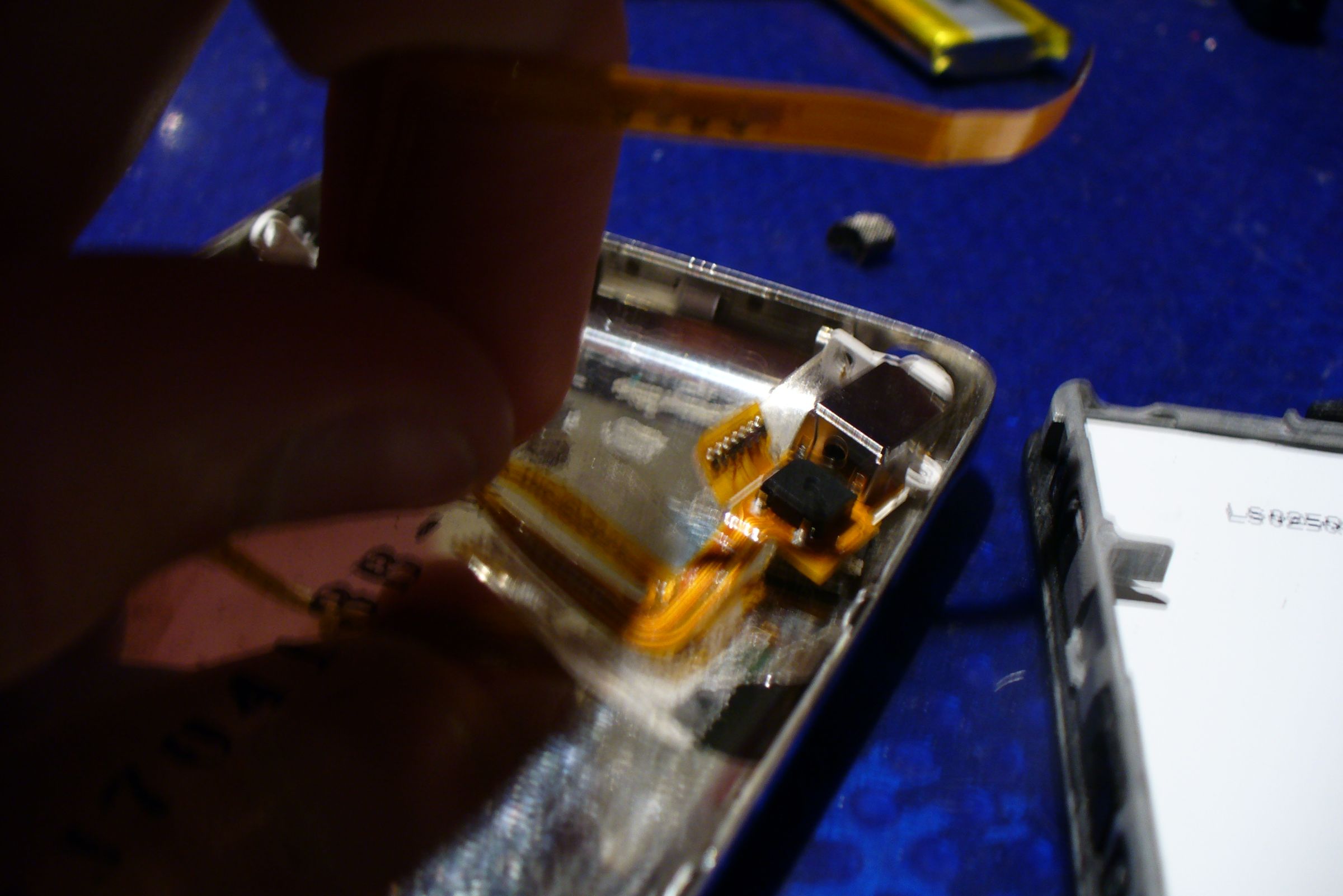 How to Change IPod Video's Audio Jack : 8 Steps - Instructables