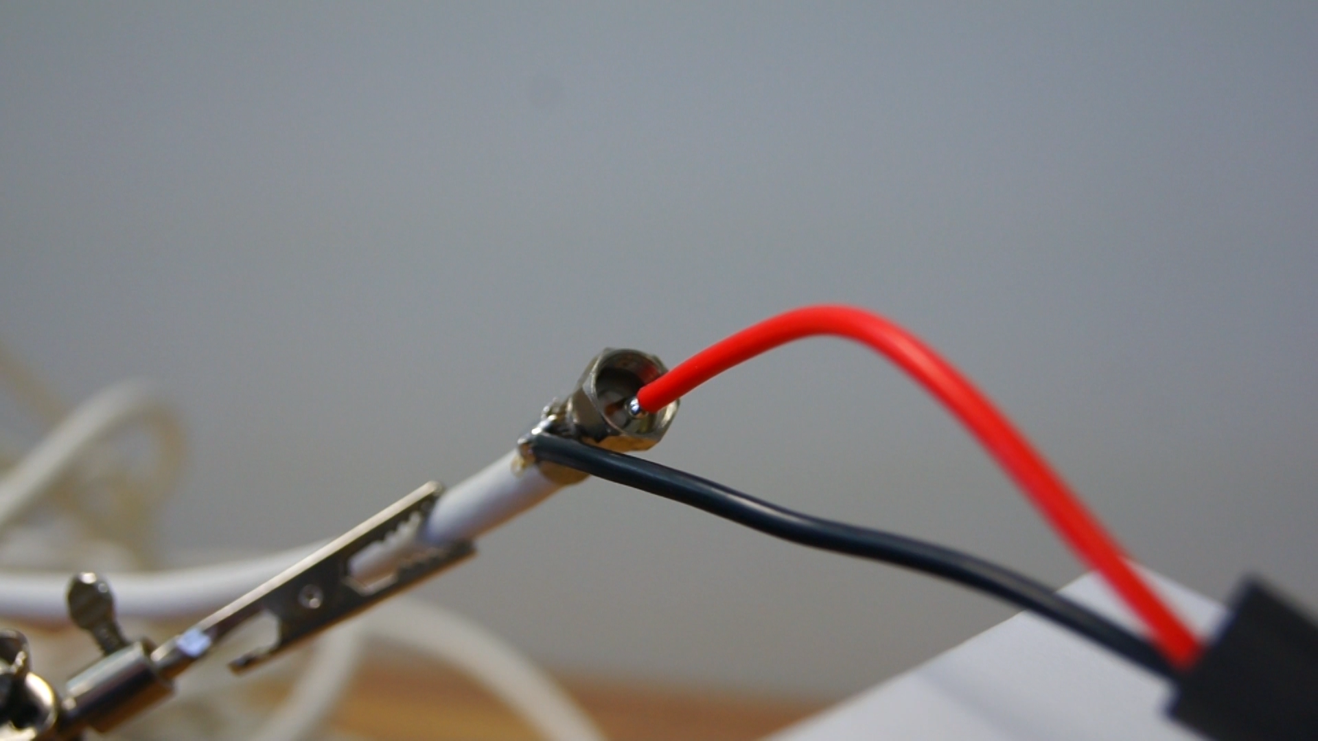 Light Up Rooms With Solar Power - DIY 10$ Project : 8 Steps (with ...