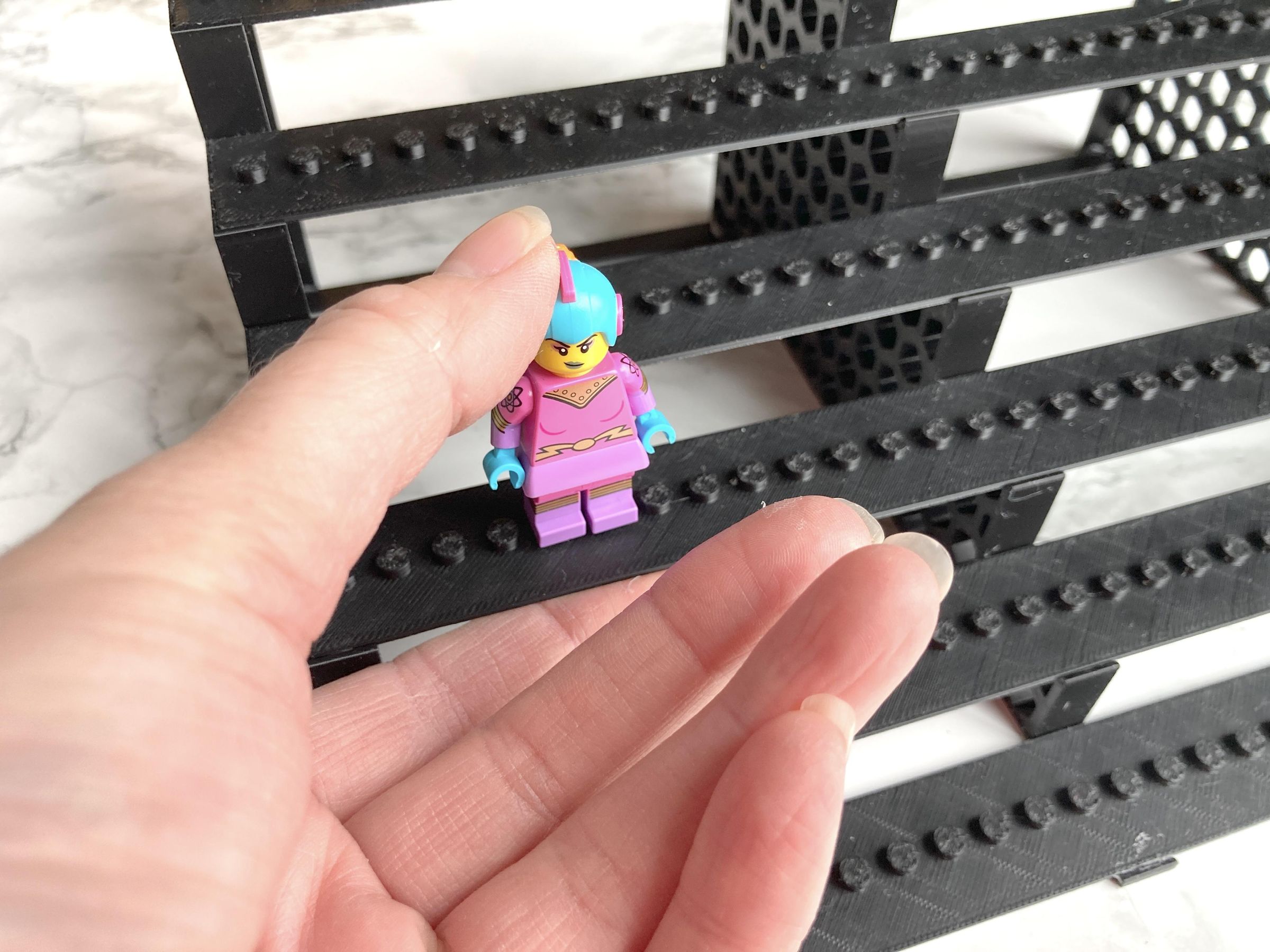 LEGO Minifig Stand / Display : 10 Steps (with Pictures) - Instructables