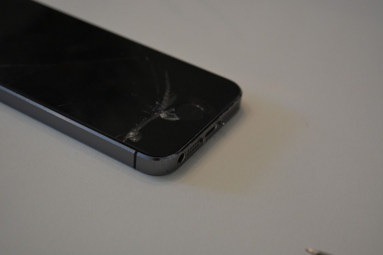 IPhone 5 Screen Replacement : 10 Steps (with Pictures) - Instructables