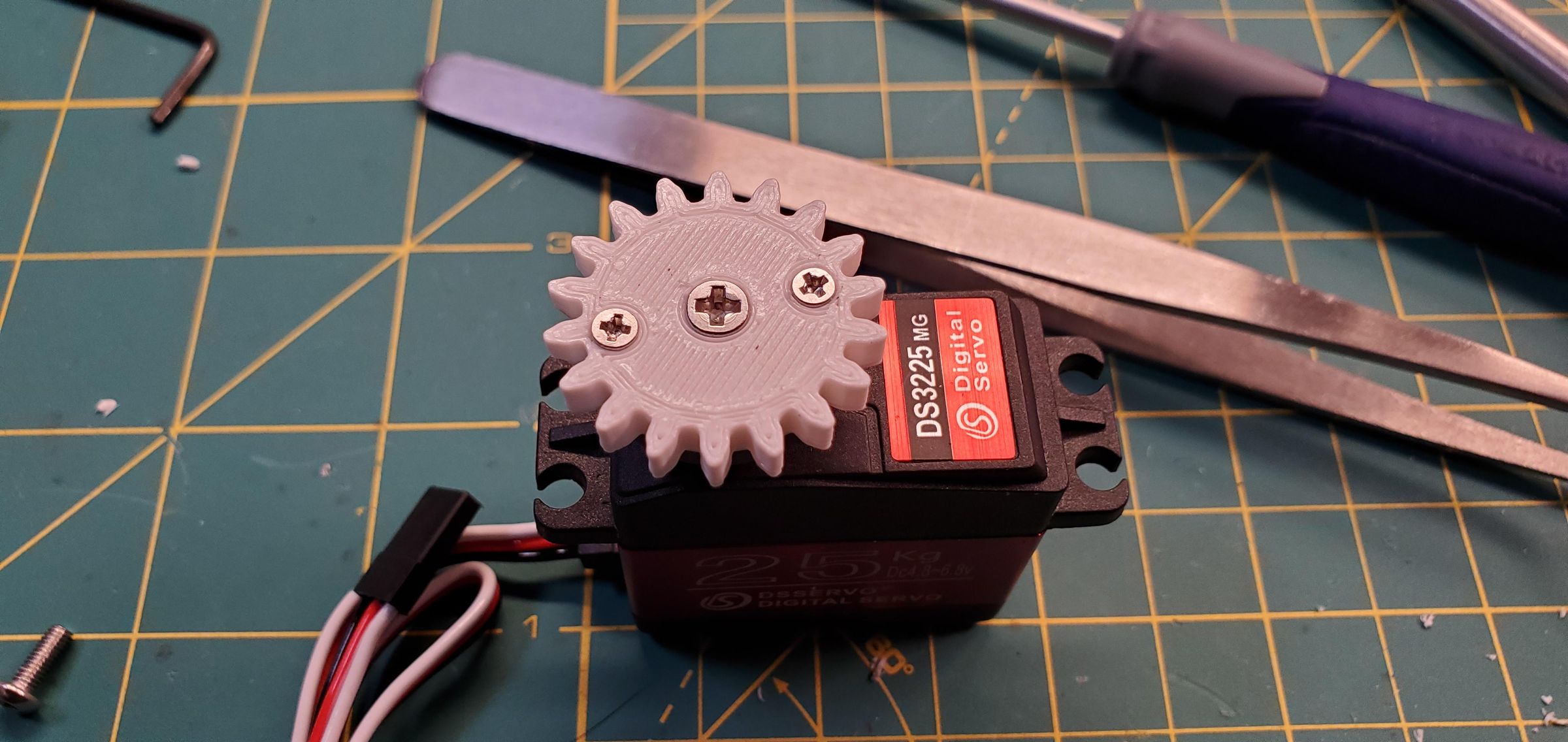 Omnibot Shoulder Servo Modification : 7 Steps (with Pictures) - Instructables