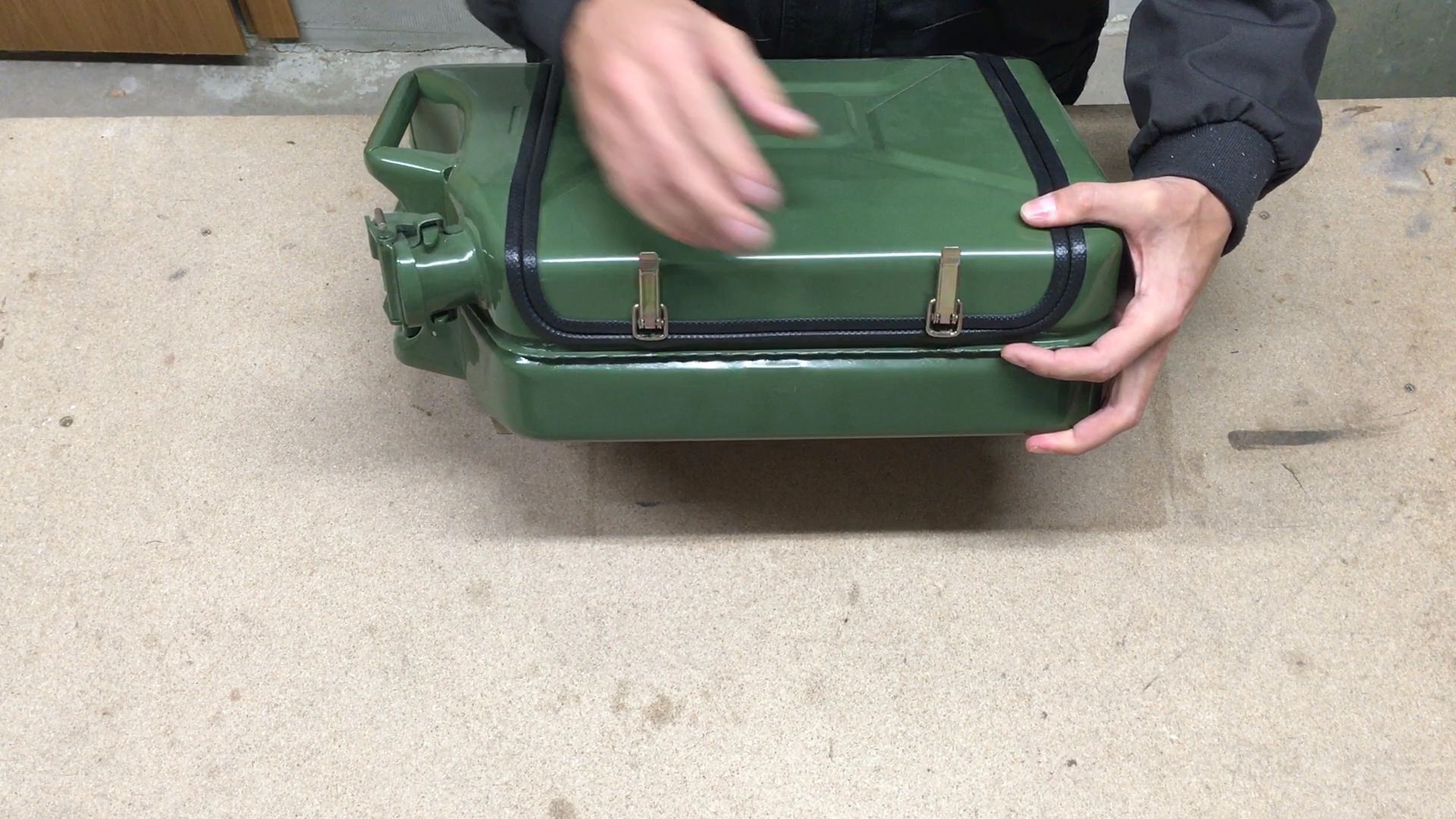 How to Make a Mini Bar From Jerry Can : 10 Steps (with Pictures ...