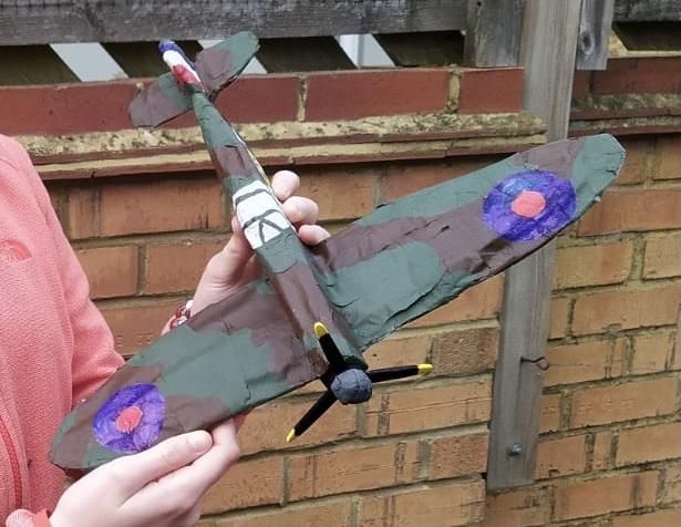 Cardboard Supermarine Spitfire Mk.5 : 4 Steps - Instructables