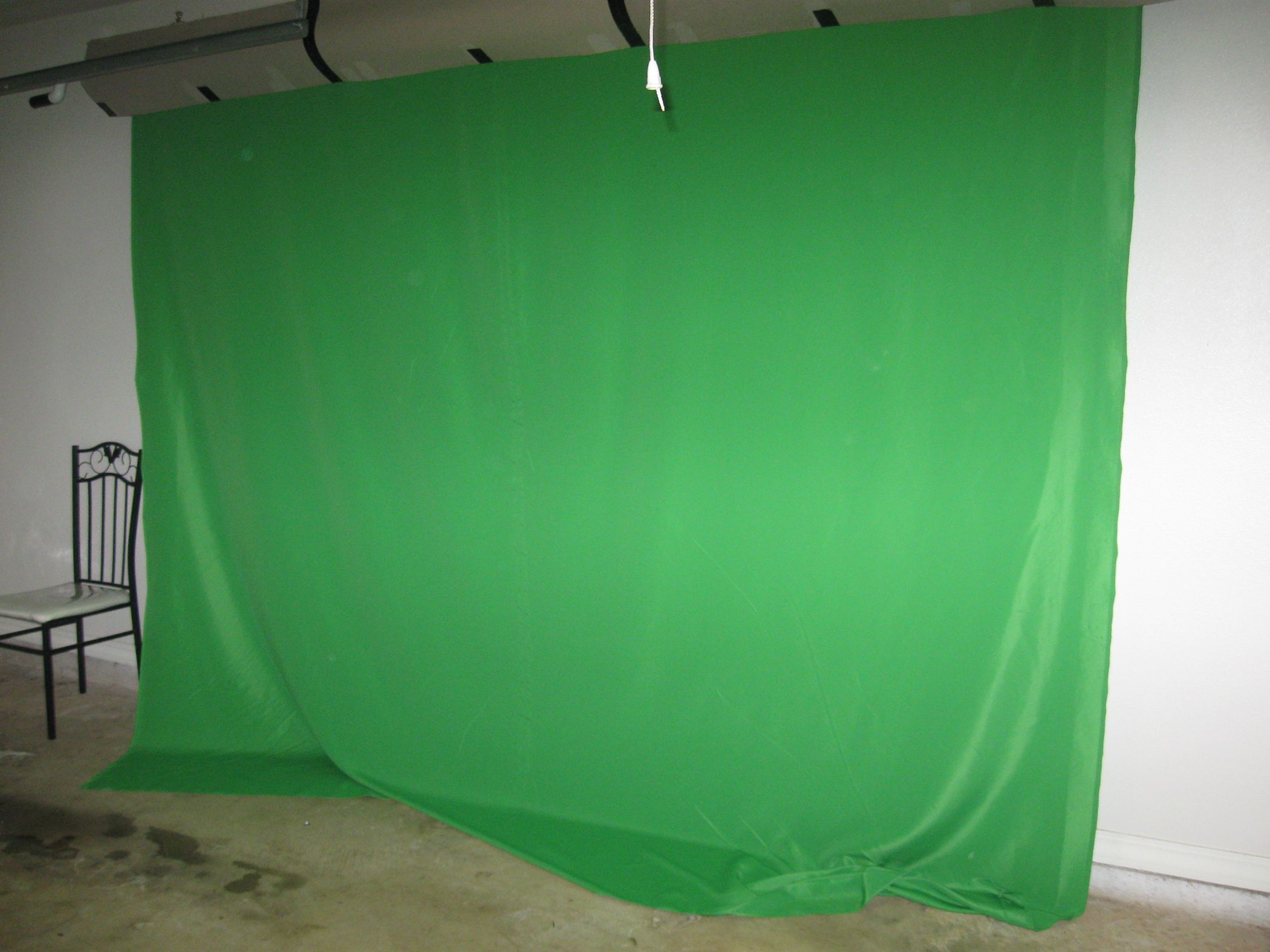 Make a Pull Down Green Screen Wall : 5 Steps - Instructables