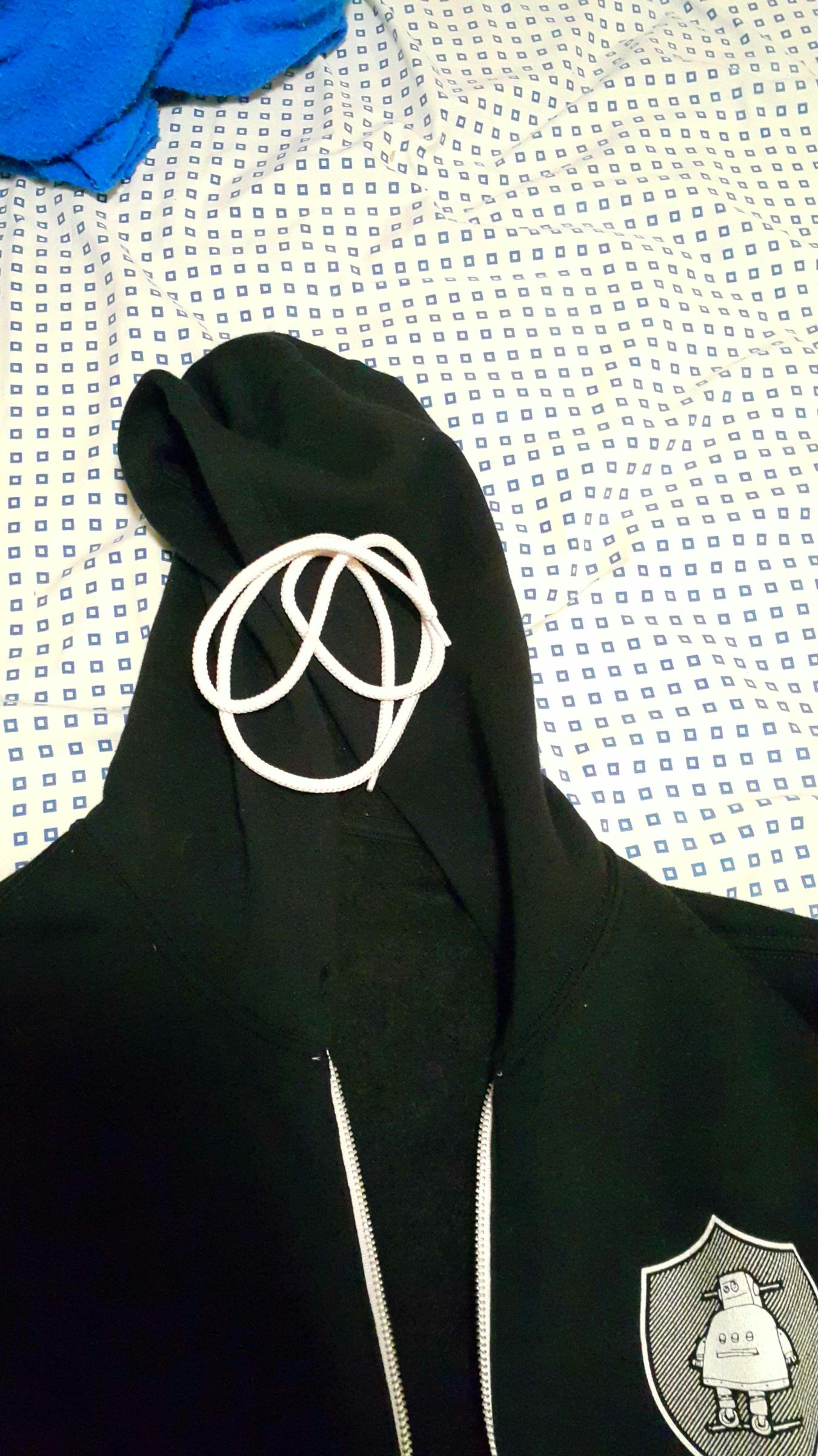 Fishing a Drawstring Back Into a Hoodie. : 4 Steps (with Pictures ...
