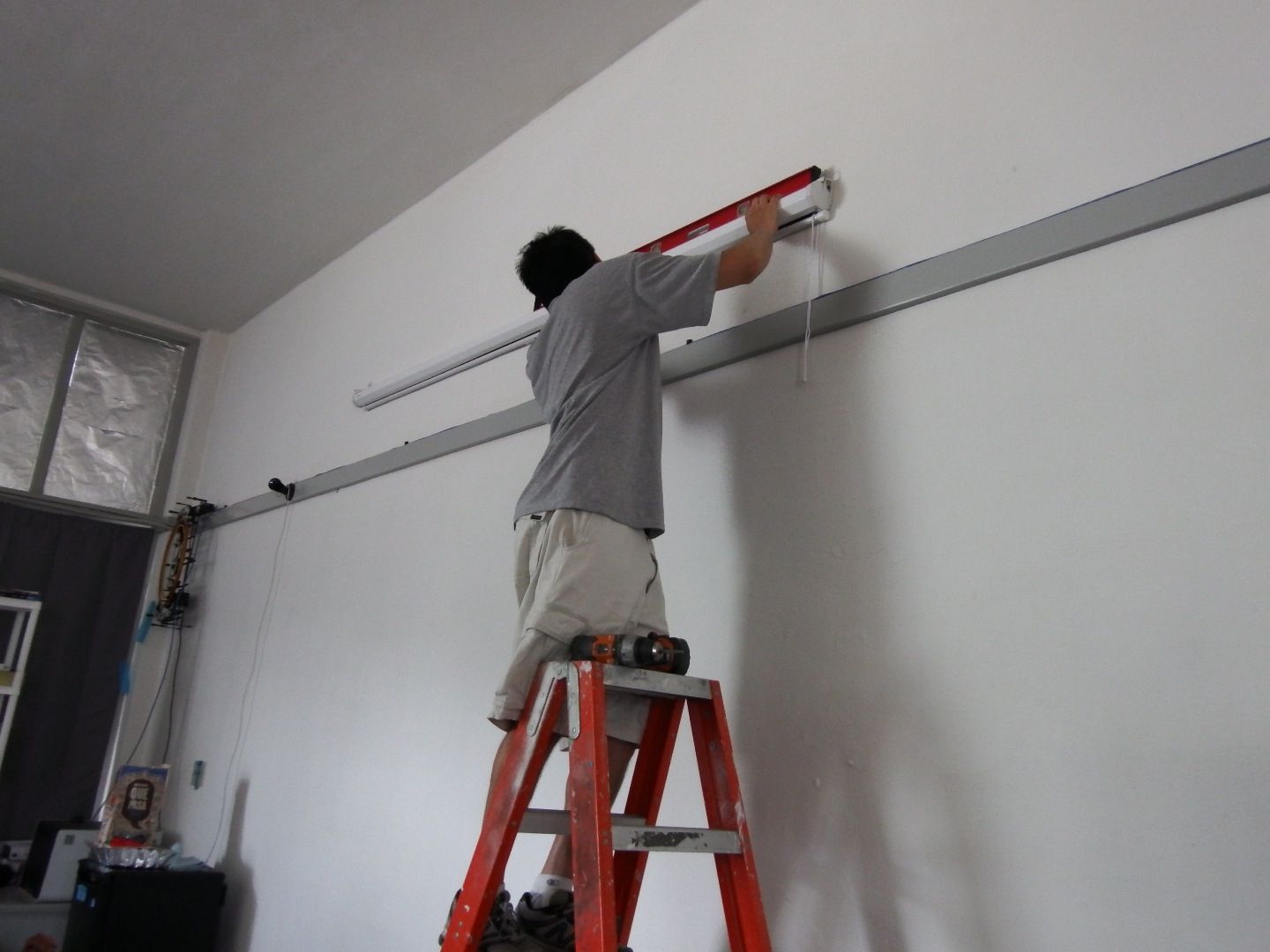 How to Hang a Projector Screen - Instructables